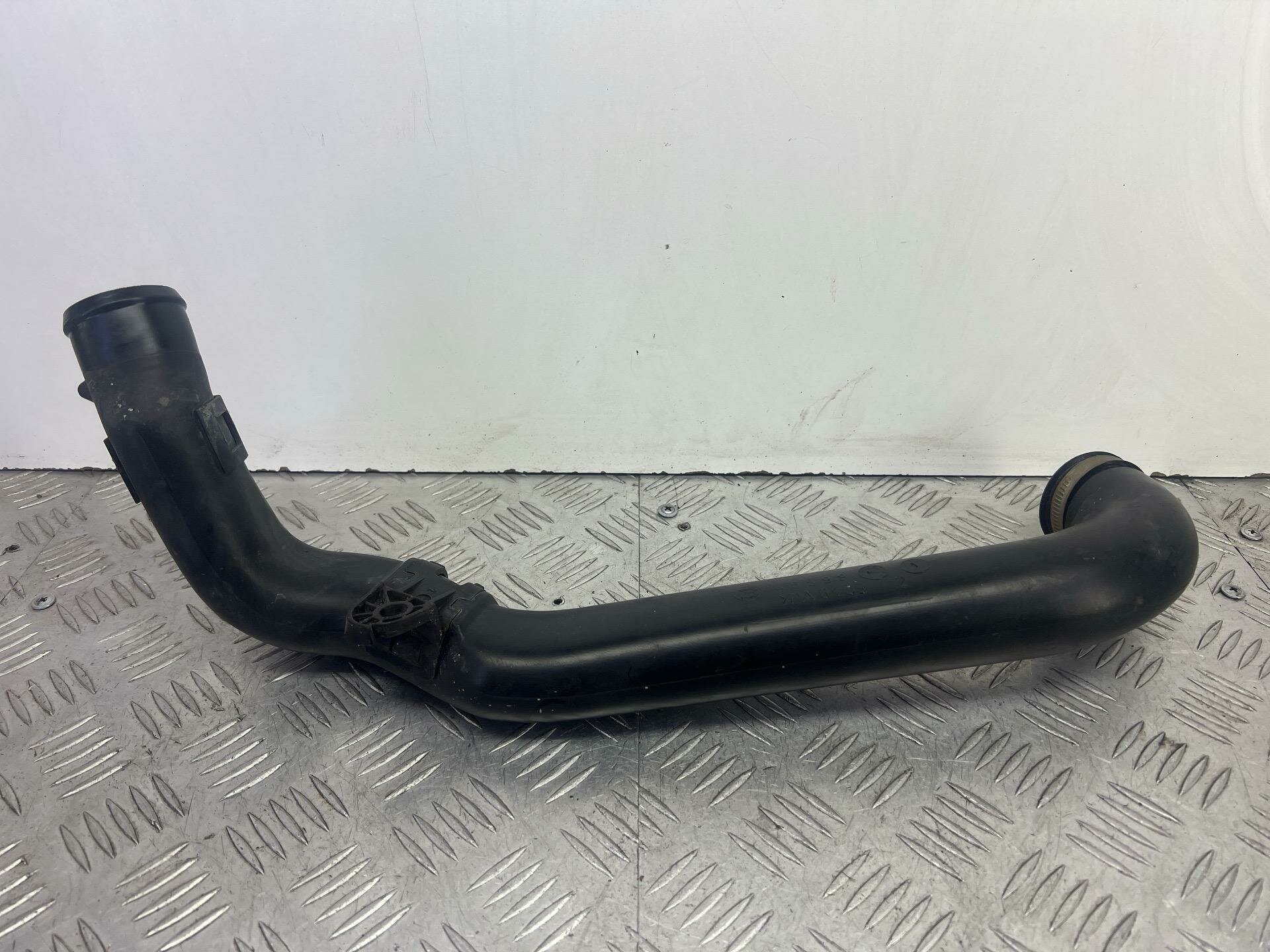 Патрубок интеркулера Opel Zafira A рест. 2005 46598