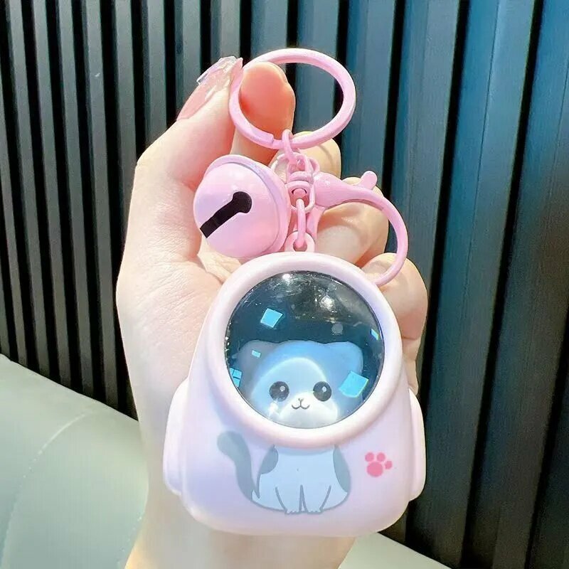 Светящийся брелок в виде котенка-мишки в рюкзаке