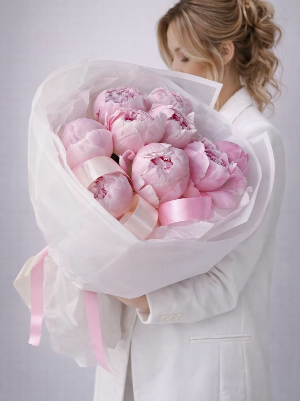 Букет из 9 розовых пионов