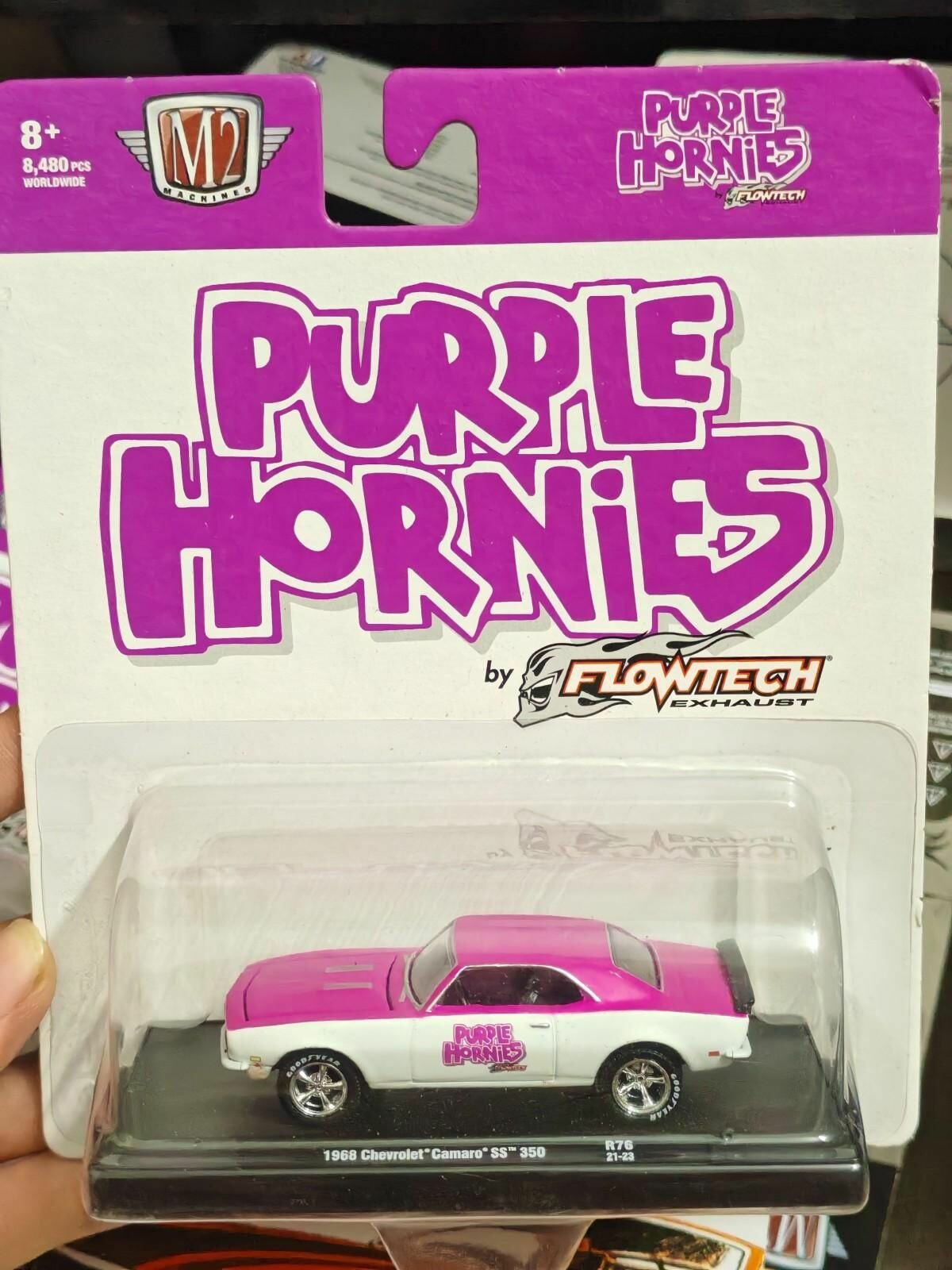 Машинка M2 Machines 1/64 1968 Chevrolet Camaro SS 350 Pink and white Die-cast Alloy Car Model Collection Toy Gift