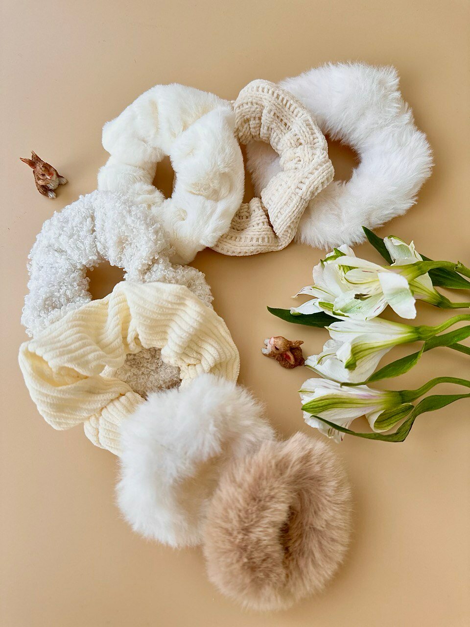 Набор резинок для волос, искусственный мех и текстиль, 7 штук, белые/бежевые SY