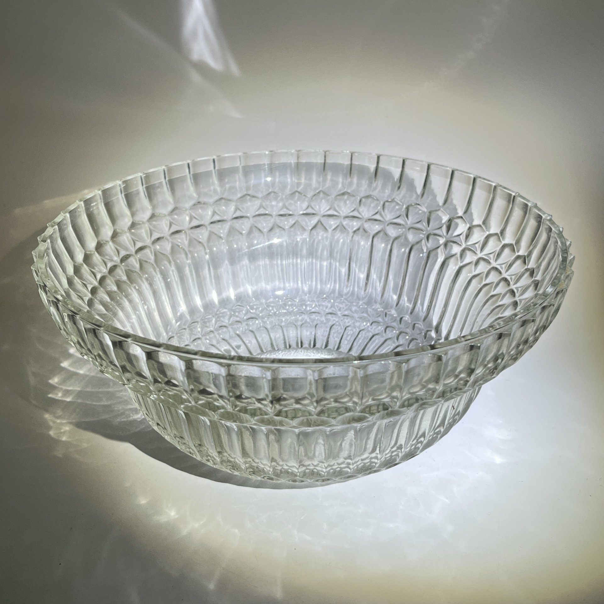 Фруктовница с декором в виде полос, стекло