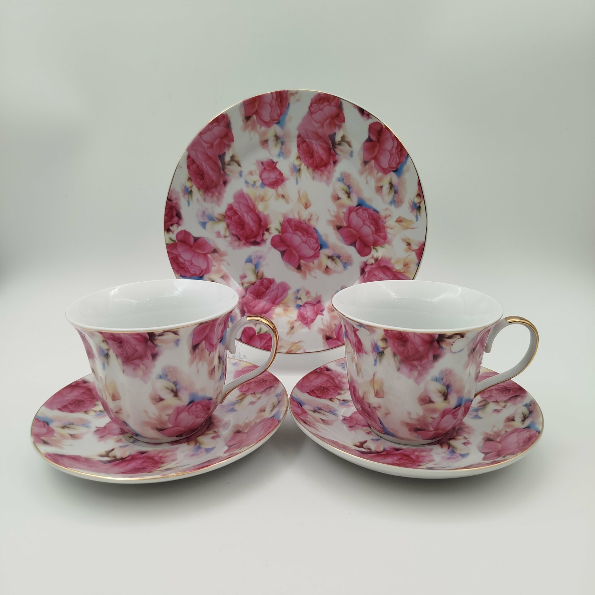 Сервиз чайный с цветочным декором на 2 персоны в оригинальной коробке, фирма "Olaff"