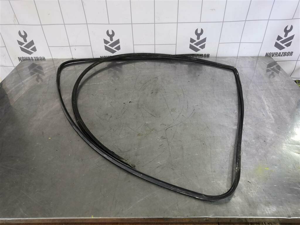 Молдинг заднего стекла Nissan Almera N16 2000-2006