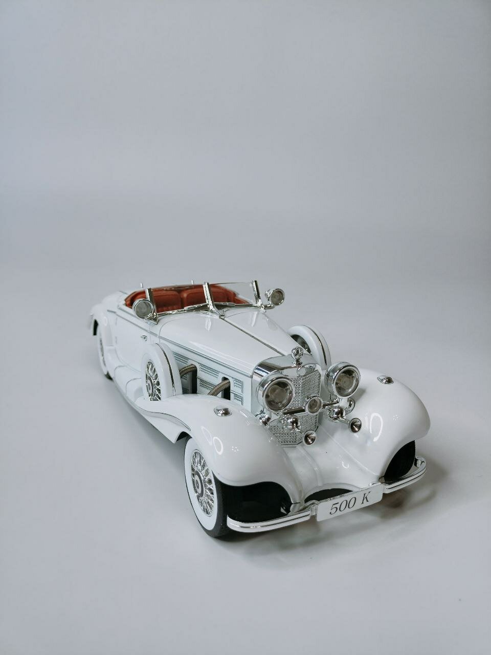 Коллекционная машинка игрушка Мерседес 500К ретро-модель масштаб 1:18 белая
