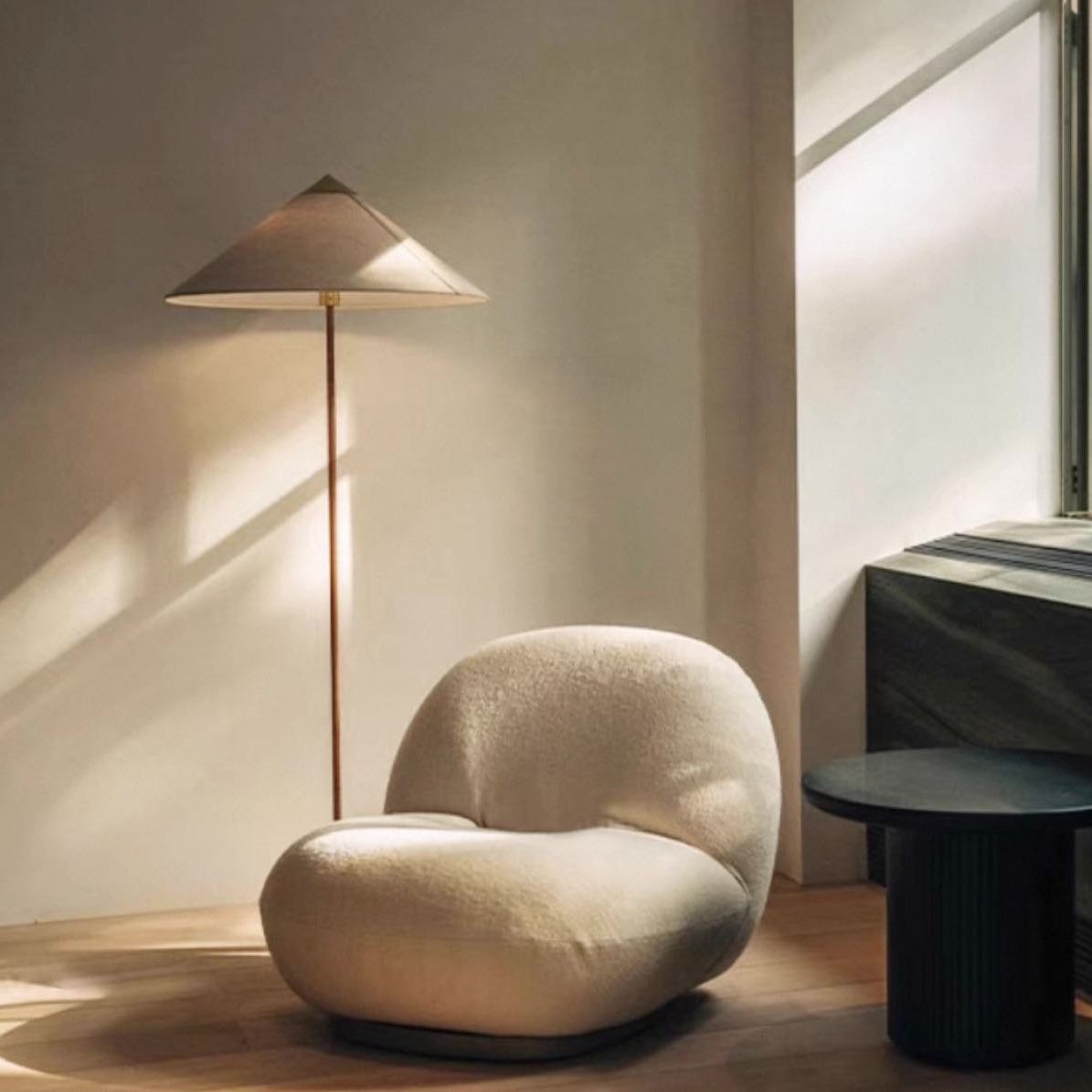 Интерьерное мягкое кресло без подлокотников в ткани букле Pacha Lounge (стационарное)