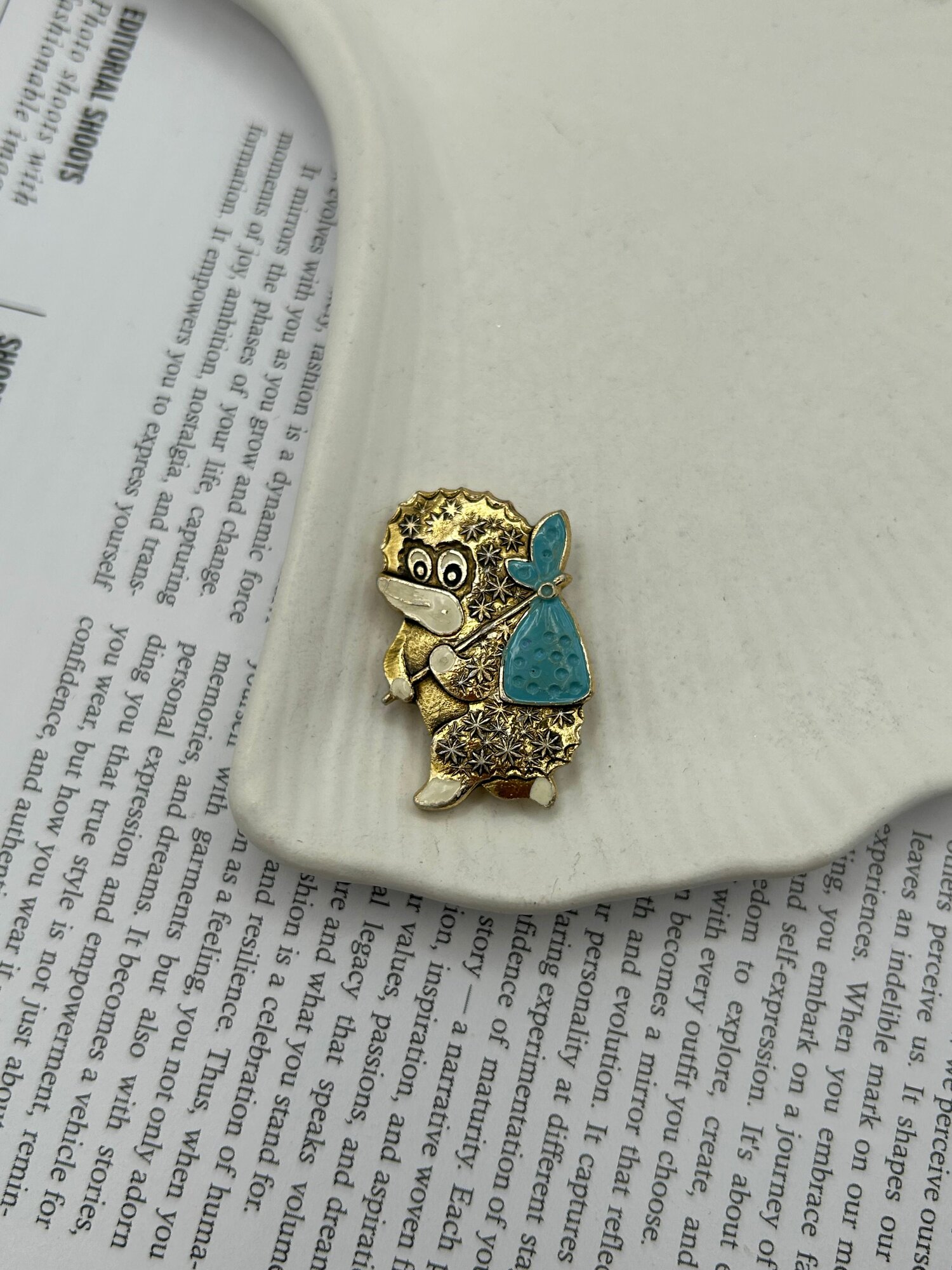 Советская винтажная брошь значок, Ежик в тумане