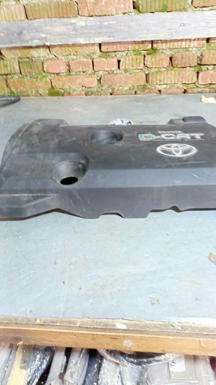 Крышка двигателя Toyota Corolla Verso E121 (2001 - 2004)