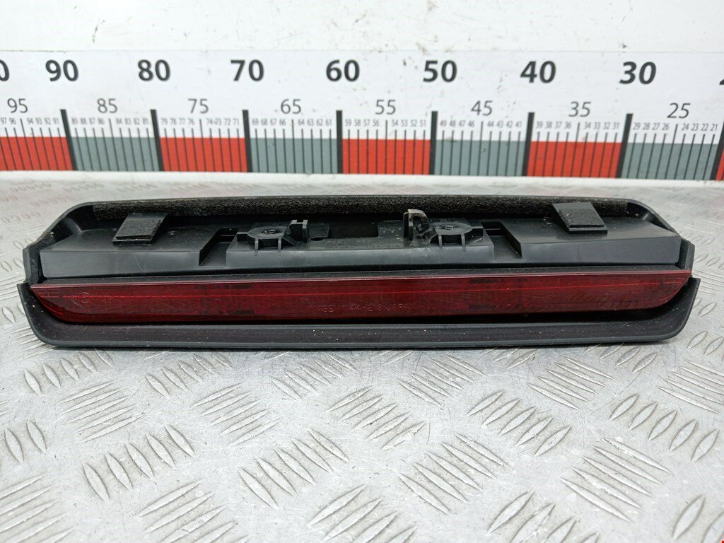 Фонарь дополнительный тормозной (стоп-сигнал) Mazda Demio 1 DW арт. 2221767