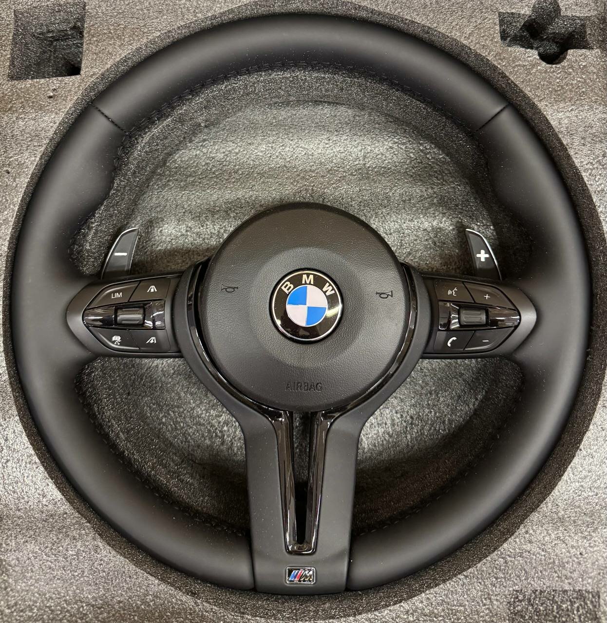 Руль M BMW f10 F06 F01 F07 M5 M6 ACC подогрев вибро Черные вставки Черная строчка