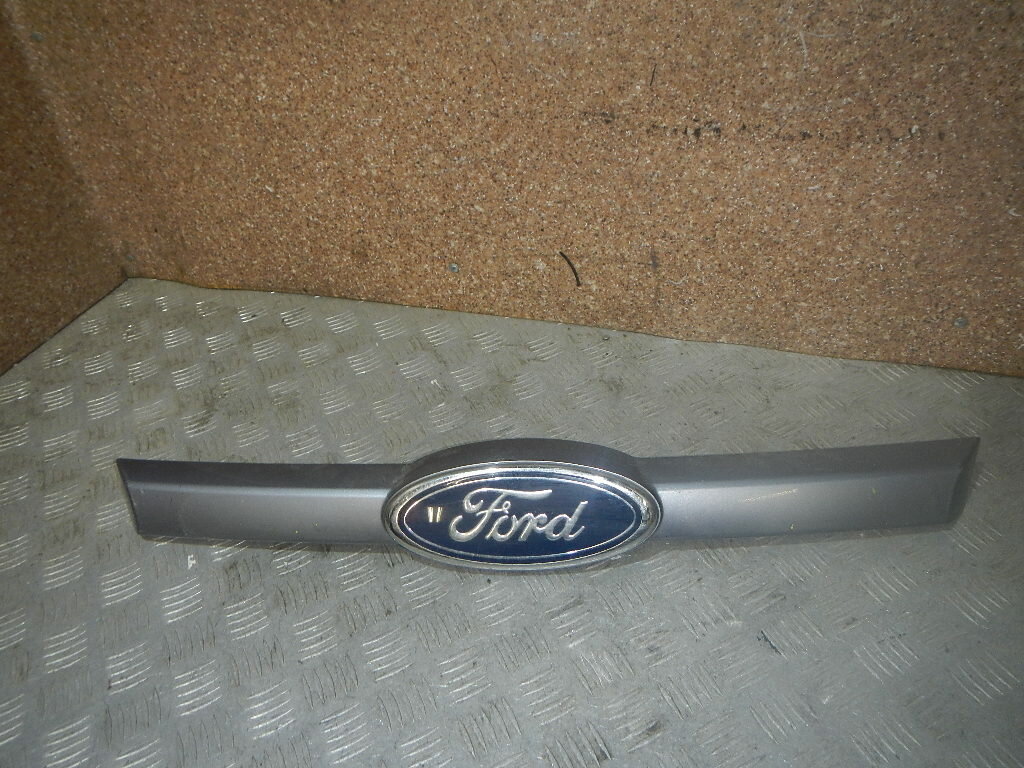 Б/У Накладка на решетку радиатора, Ford (Форд)-RANGER (06-11) FORD RANGER (06-11) 09- Трещина на креплении,царапины. 6191...