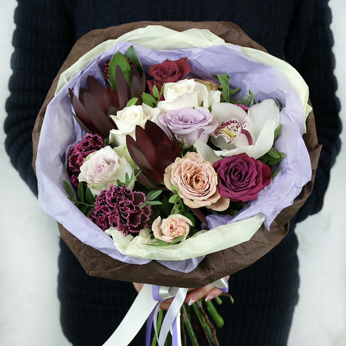 Букет Маркет "Ассорти", оригинальный, из роз, орхидей и гвоздик