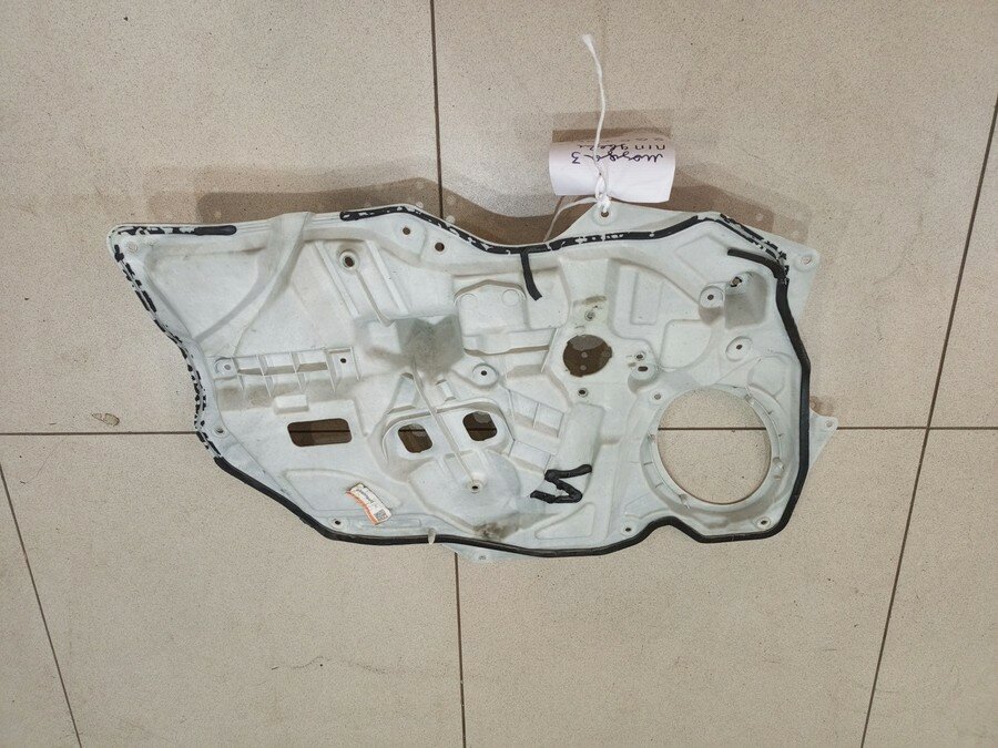 Панель двери передней правой от Mazda 3 BL 2009-2013