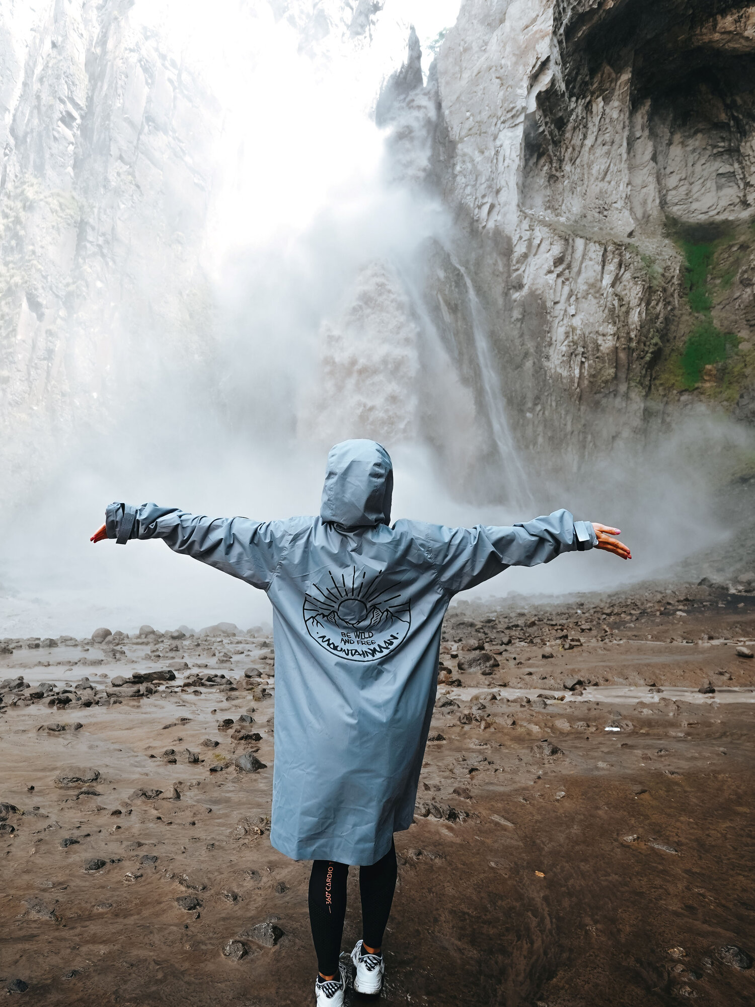 Плащ-дождевик Серый Be wild and free