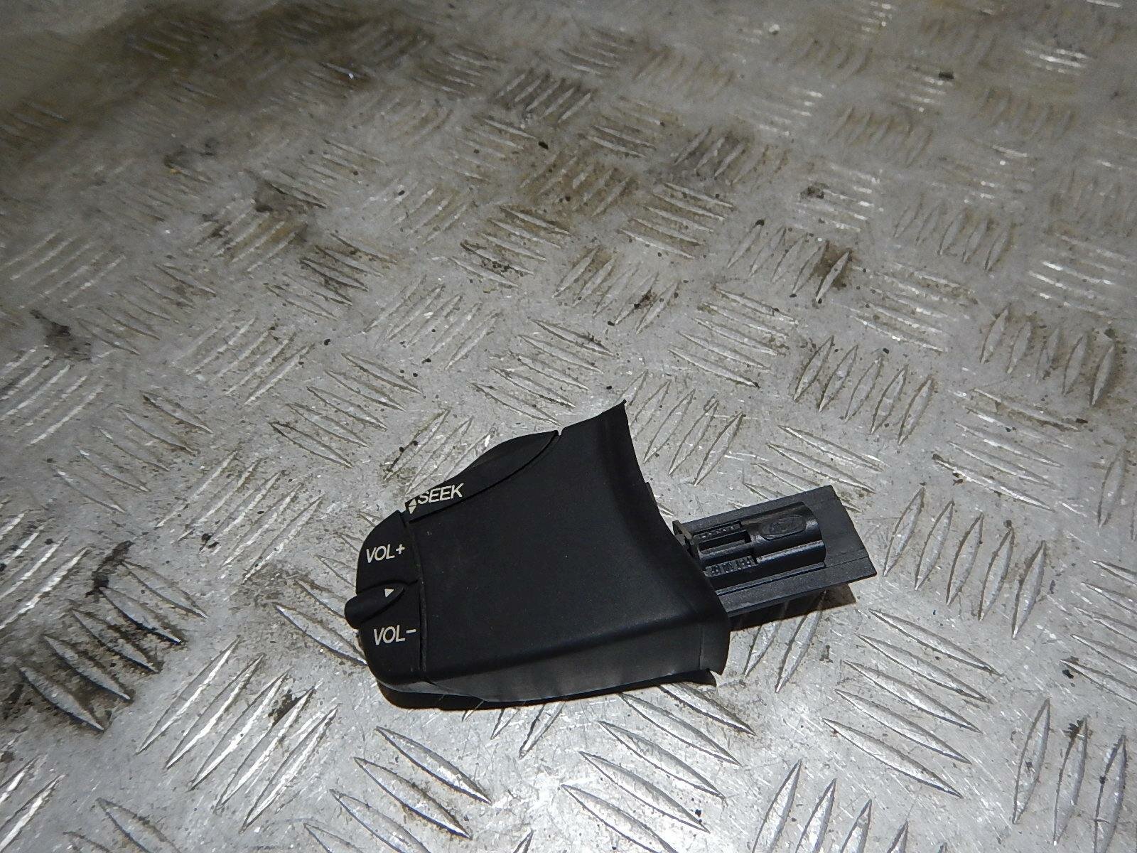 Б/У Переключатель, Ford (Форд)-MONDEO (00-07) FORD MONDEO (00-07) управления магнитолой Без видимых повреждений. 395129 F...