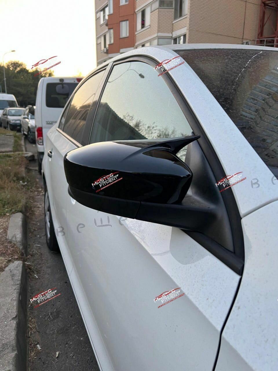 Накладки на боковые зеркала Skoda Rapid (без поворотников), черный глянец — защита и обновление внешнего вида