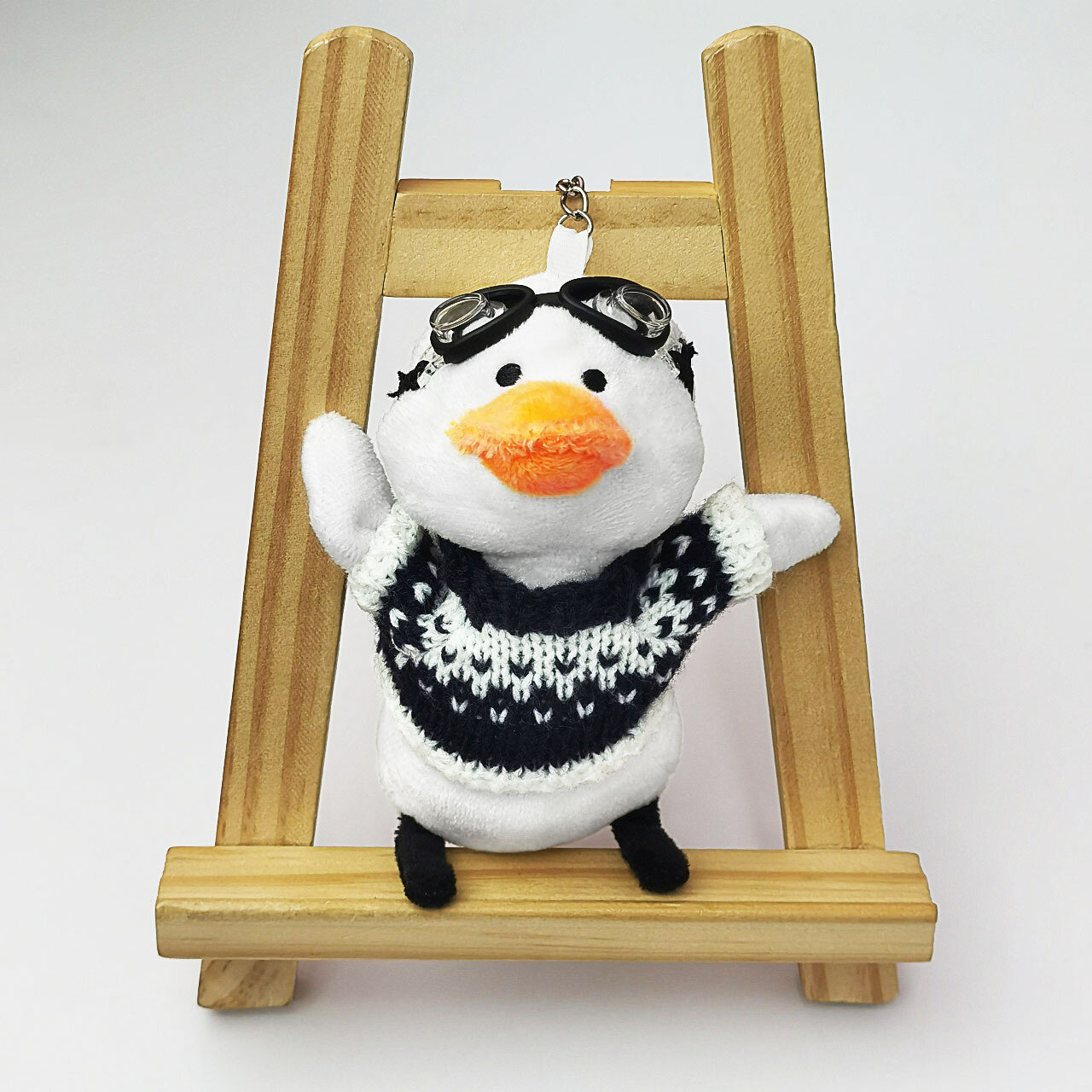 Милый плюшевый брелок-утенок для сумок, одежды и аксессуаров, игрушка для школьников. Одно кольцо черная одежда