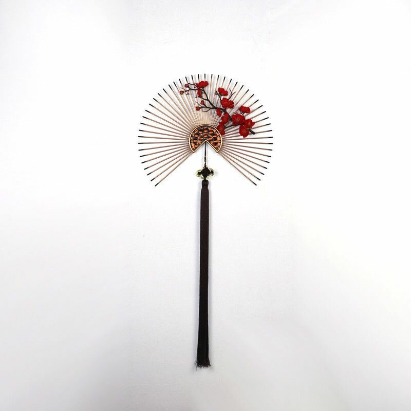 Новая китайская стильная железная художественная настенная декорация в виде веера с цветами сливы, подвесное изделие для гостиной, дивана, телевизора, входной стены, креативное подвесное украшение, легкая роскошь