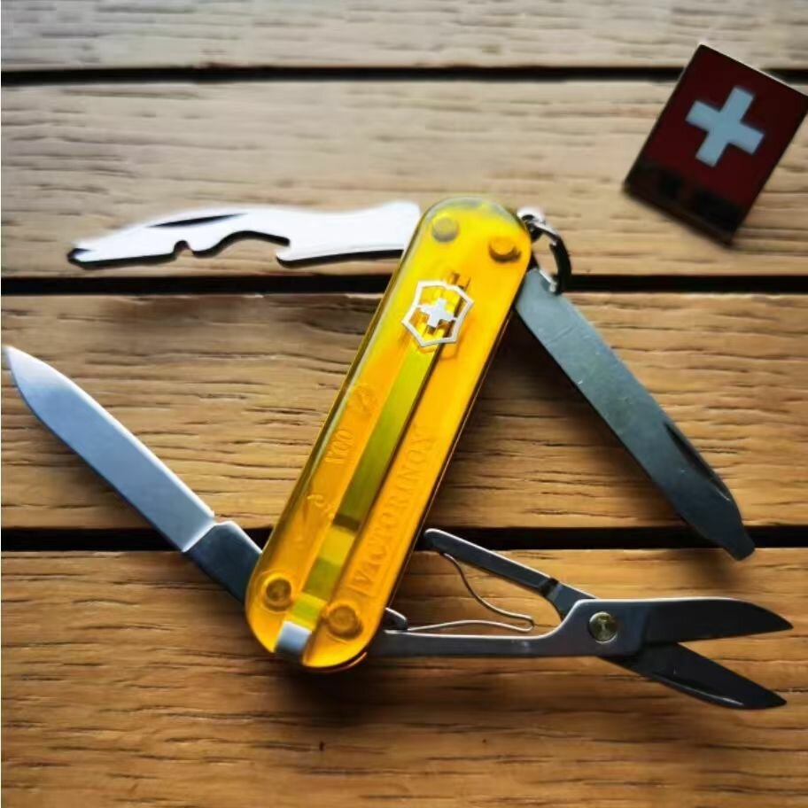 VICTORINOX Швейцарский нож RAMBLER 0.6363 с ножницами и магнитной крестовой отверткой 58mm 10 функций Красный