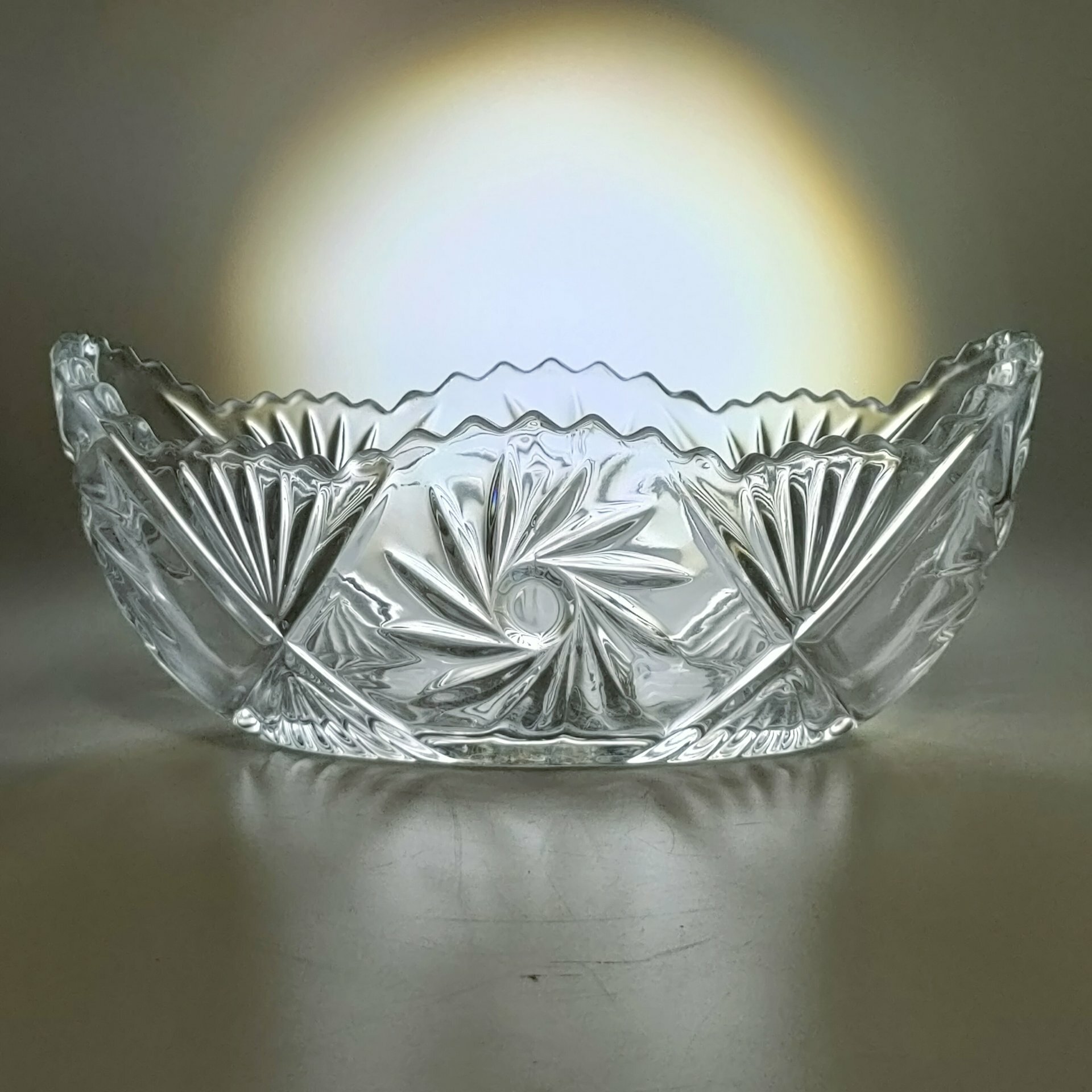 Салатник в форме ладьи с резным декором, стекло, пресс, СССР, 1970-1990 гг.