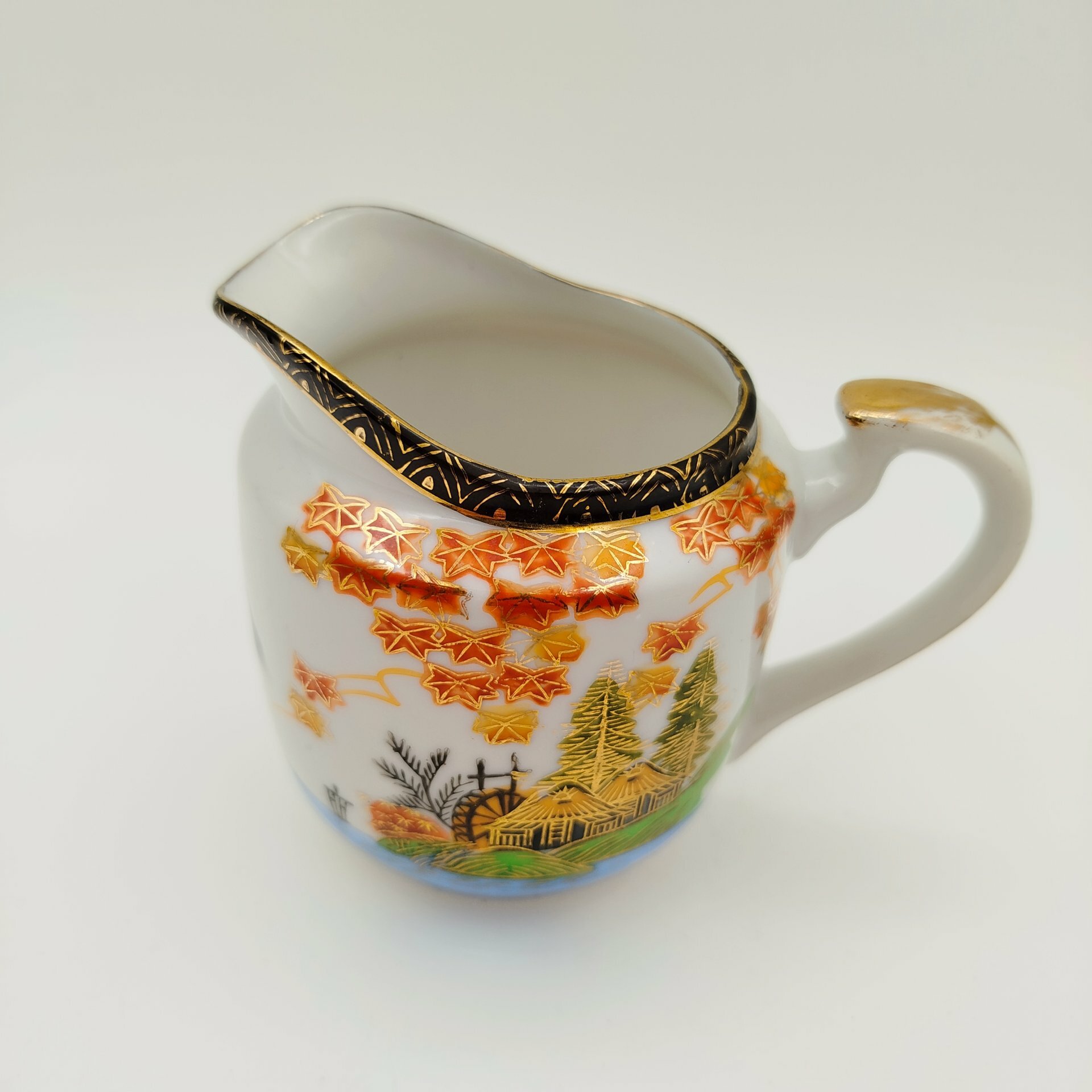 Молочник/сливочник с пейзажным декором, клеймо "Kutani hand painted Japan", фарфор, роспись