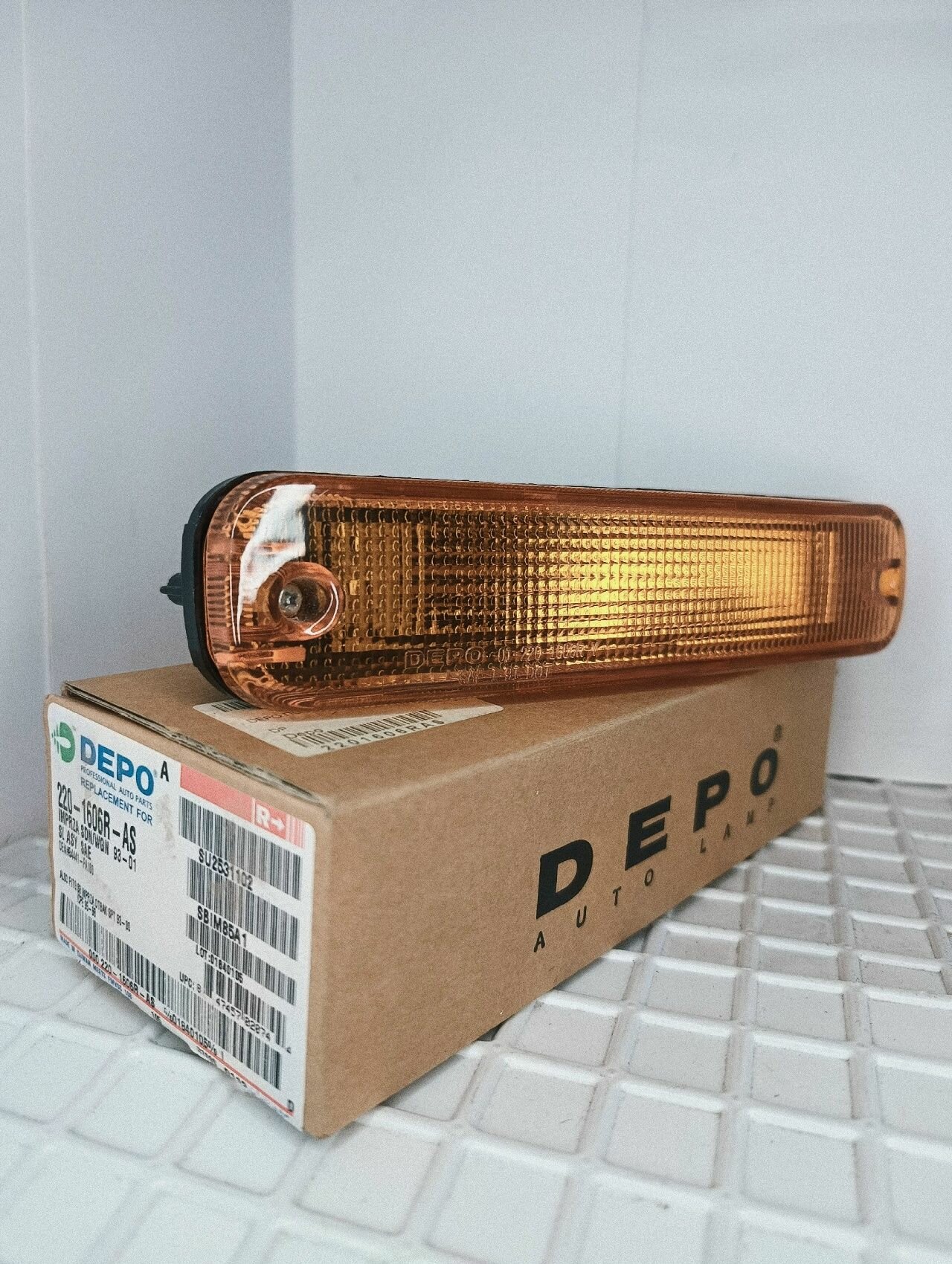 Указатель поворота правый Depo 220-1606R-AS 84441FA100 SUBARU Impreza