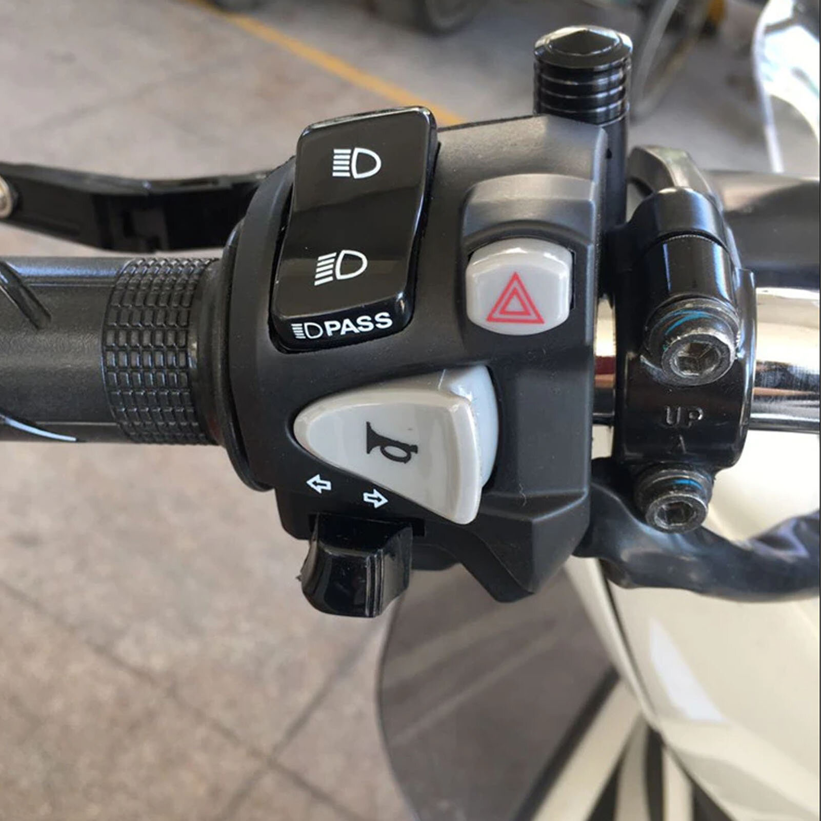 Переключатель руля 22 мм: Водонепроницаемый корпус из АБС-пластика и металла для PCX 125 PCX 150 Forza 125 Click 150 - Полный контроль фар и сигналов для мотоцикла NMAX155 Forza 300