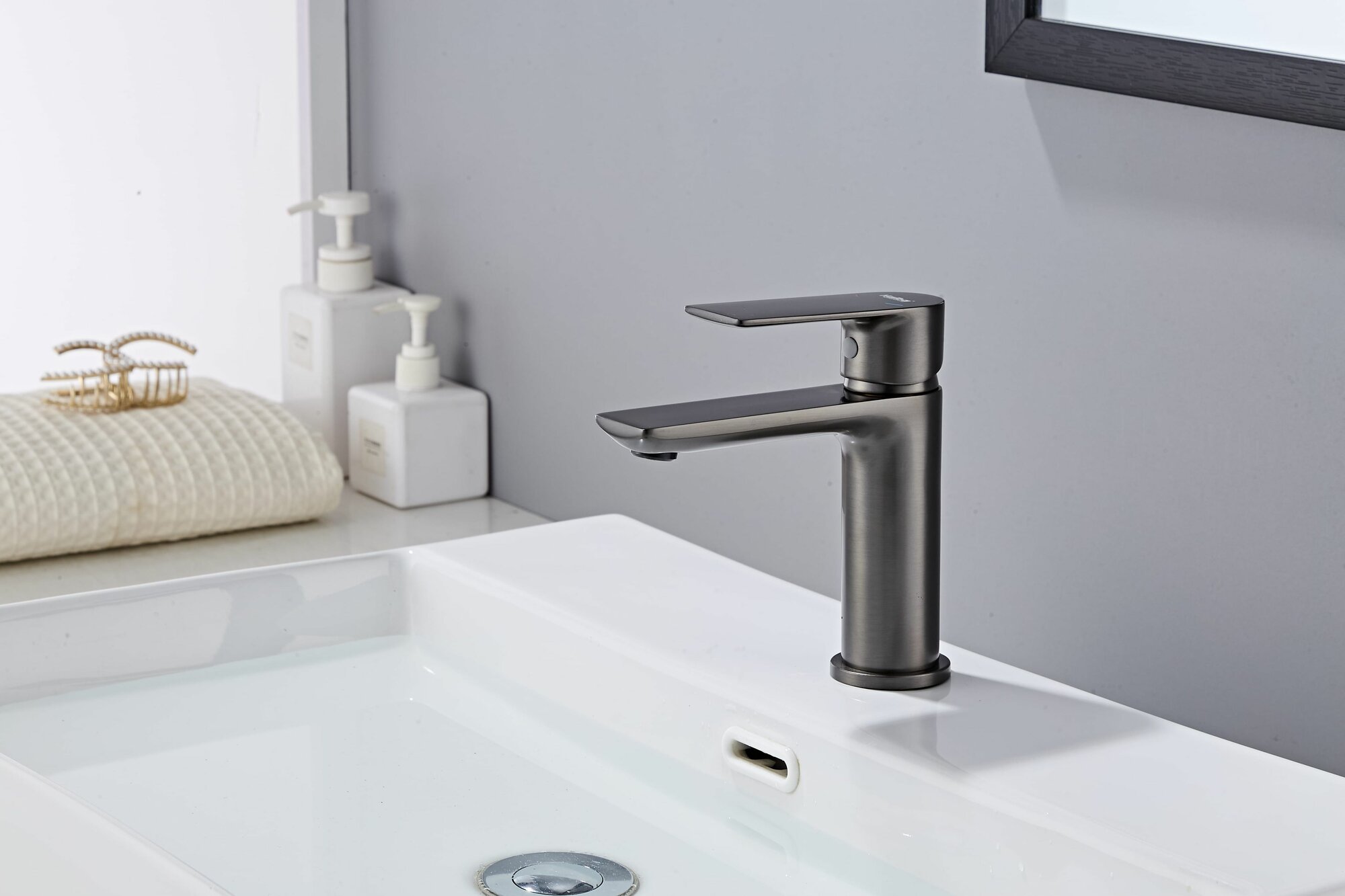 Смеситель монолитный для раковины латунный, кран для умывальника серый HAIBA HB10505-3