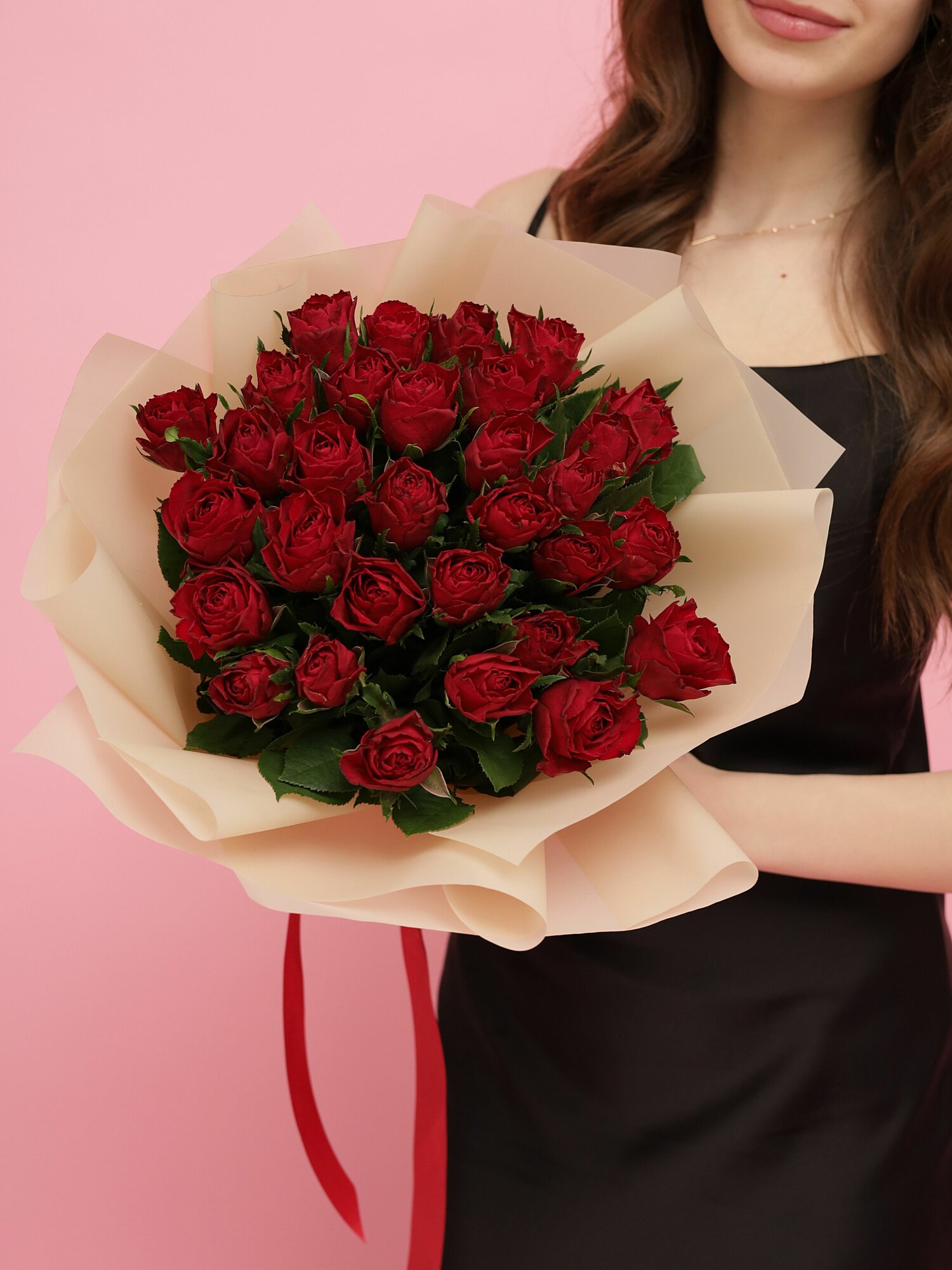 Букет Joy Flowers из 31 красно-малиновой кенийской розы, высота 40 см