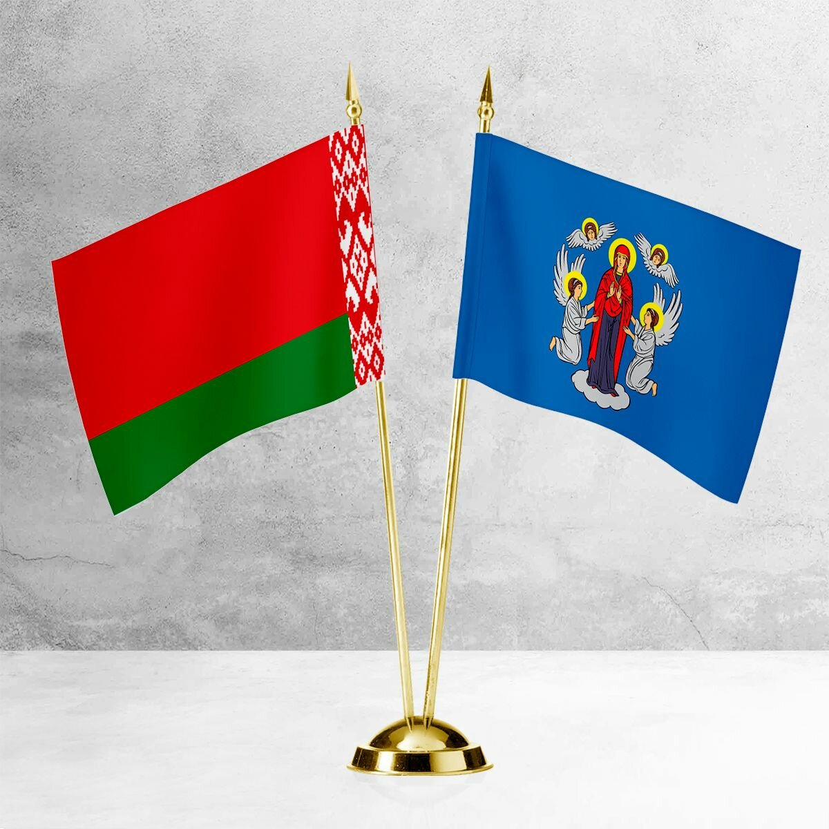 Настольные флаги Белоруссии и Минска на пластиковой подставке под золото
