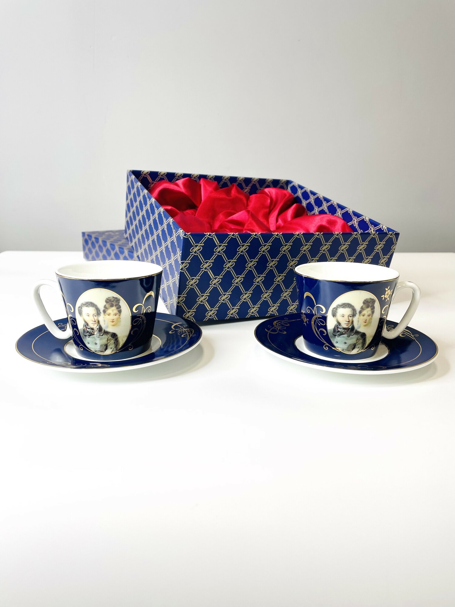 Набор для чаепития, чайные пары в подарочной коробке, А. С. Пушкин и Наталья Гончарова, федерация, 0,08 л