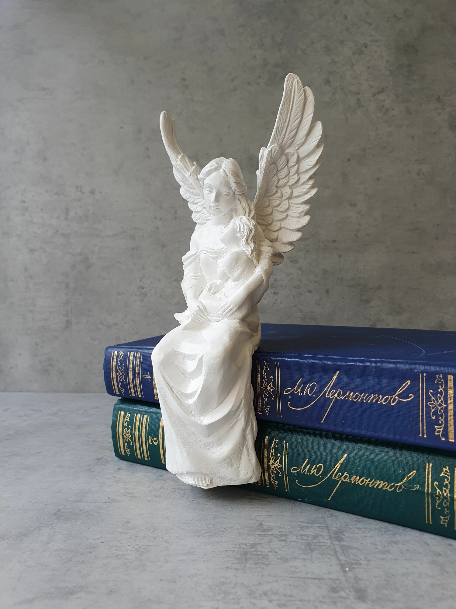 Статуэтка Ангел хранитель. Высота 20см. Цвет белый. Гипс.