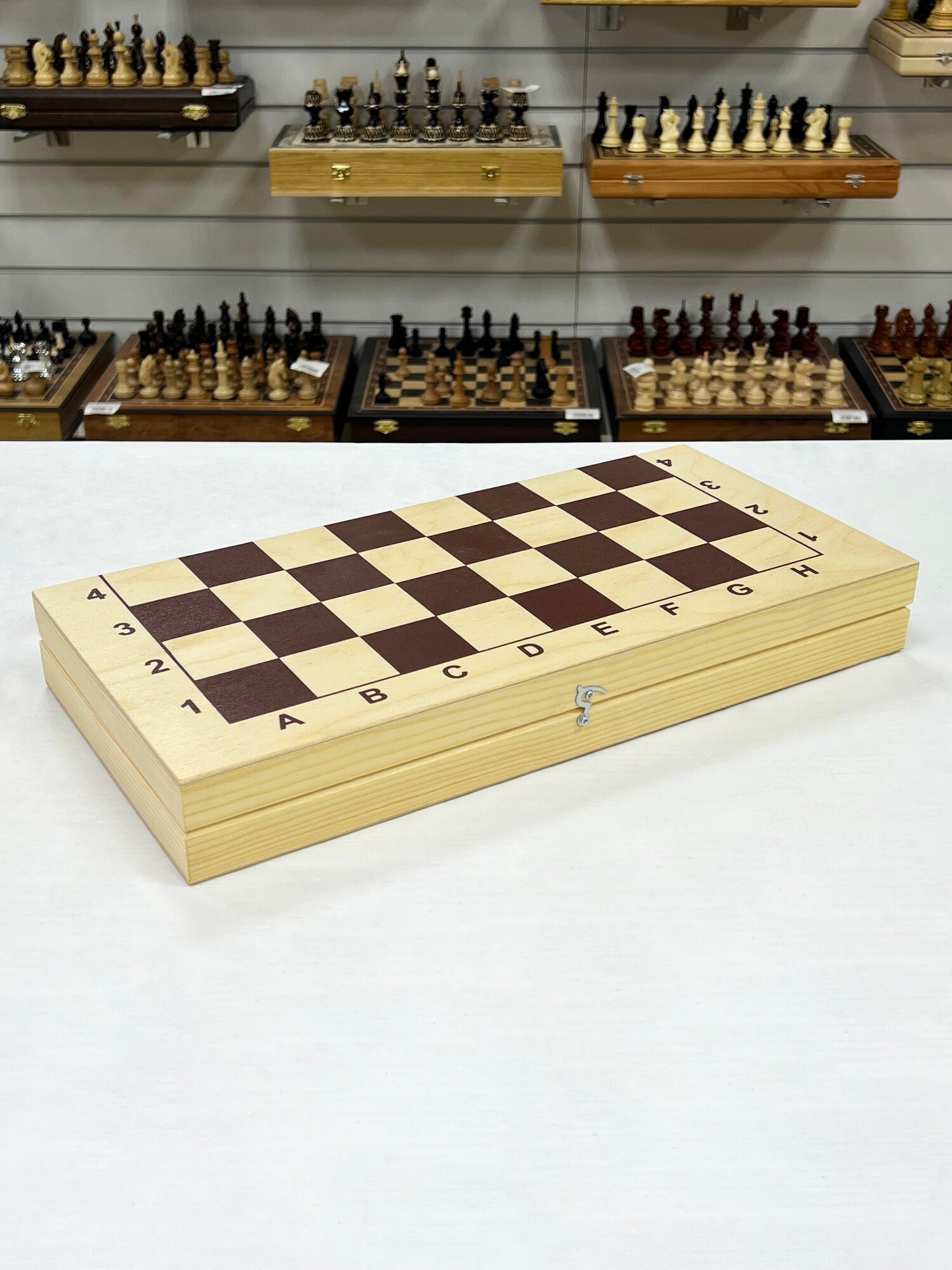 Шахматная доска гроссмейстерская 43 см из натурального дерева