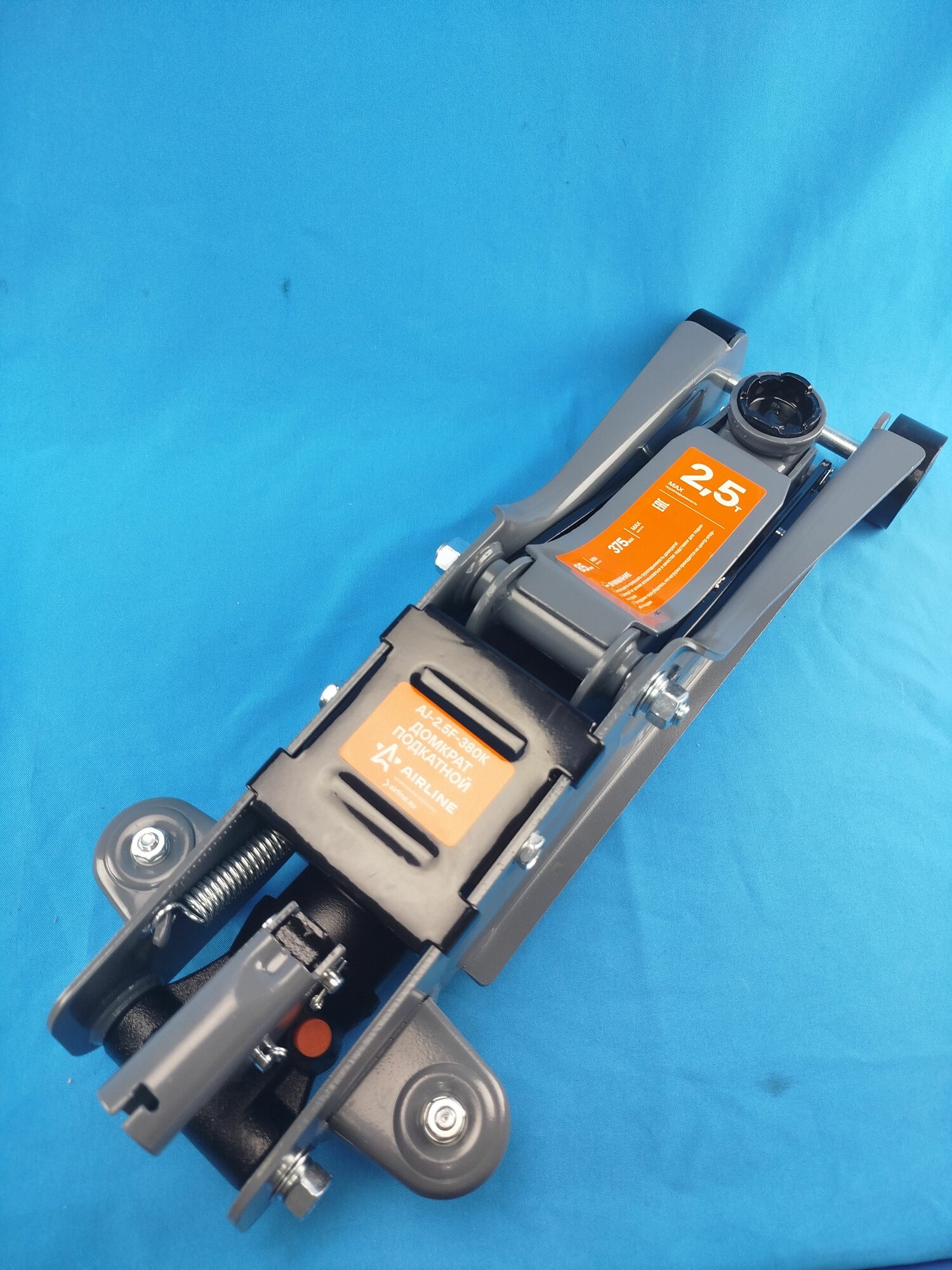 Домкрат подкатной "AIRLINE" 2.5т в кейсе, низкопрофильный, 85-375мм