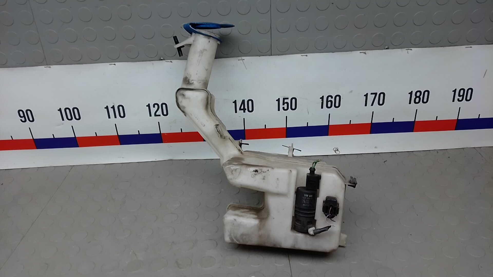 Бачок омывателя VOLKSWAGEN PASSAT B7