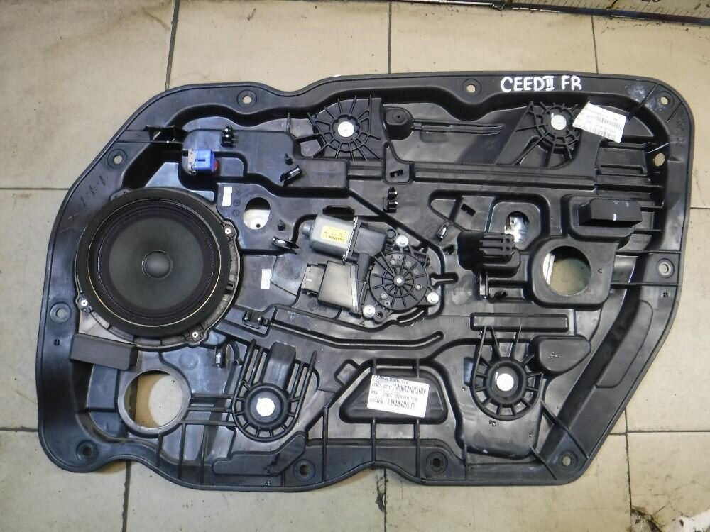 Стеклоподъемник передний правый Kia Ceed II 82481A2000