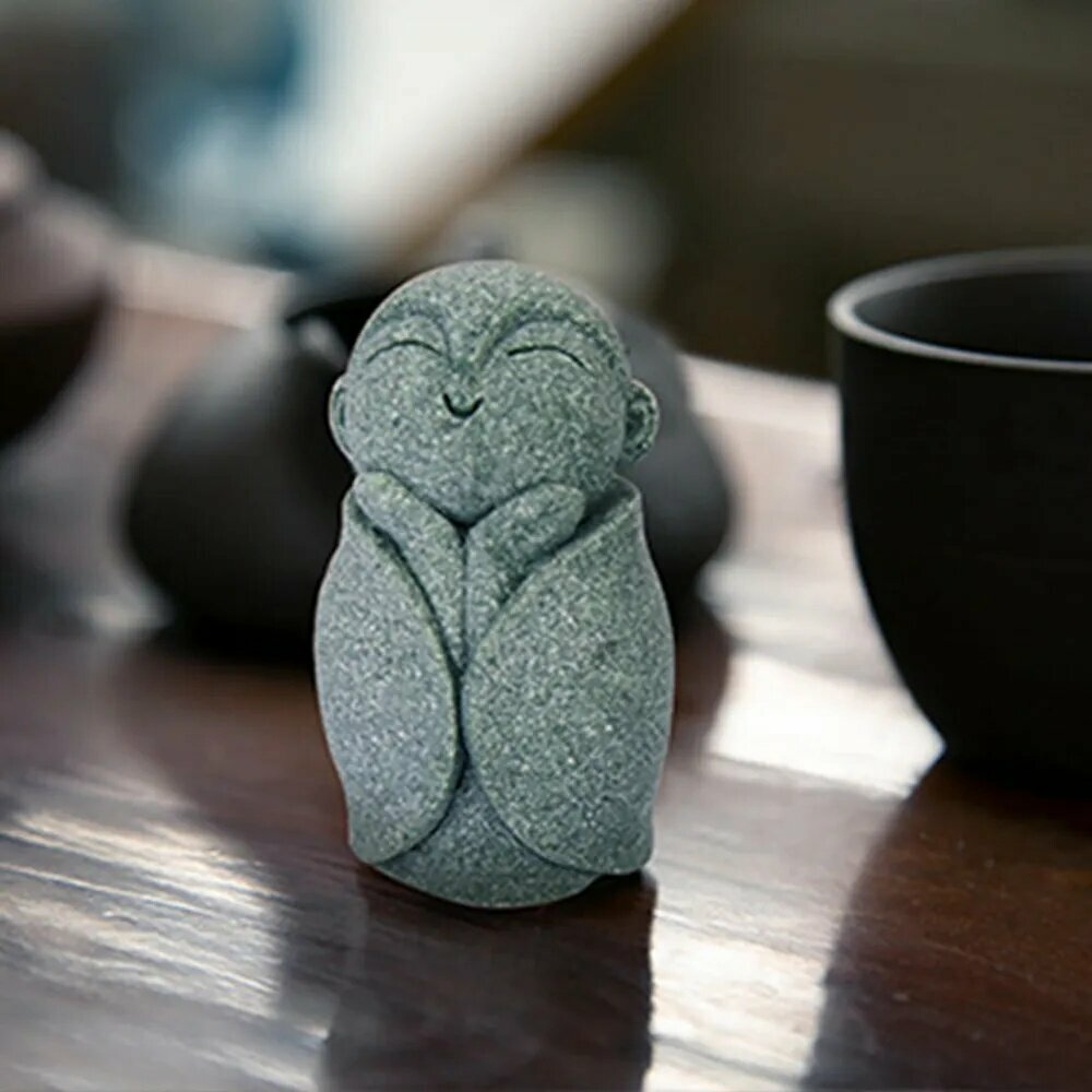 Японский аквариум в форме фигурки Дзидзо