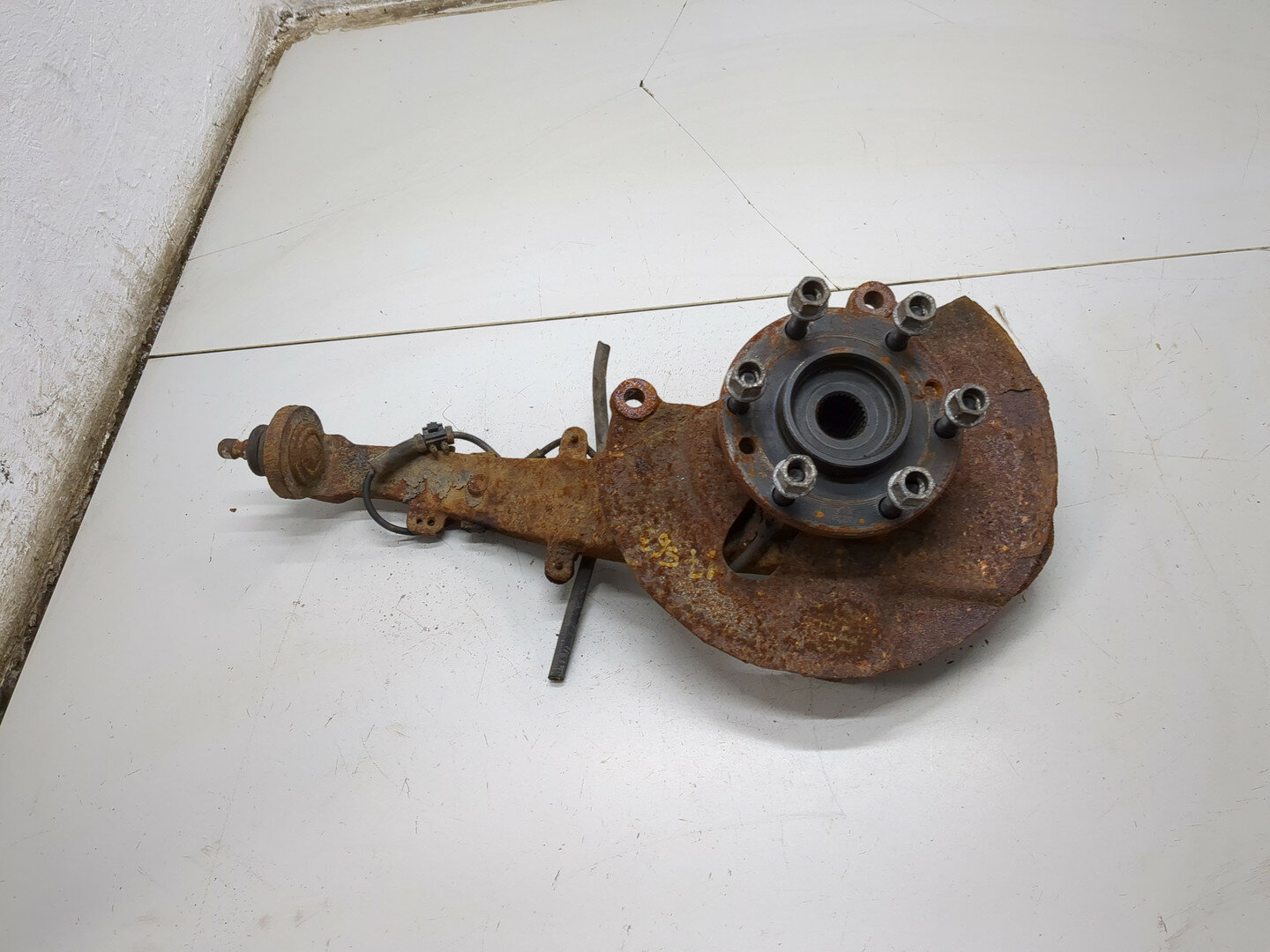 Ступица (кулак, цапфа) правая передняя Chevrolet Trailblazer Б/У