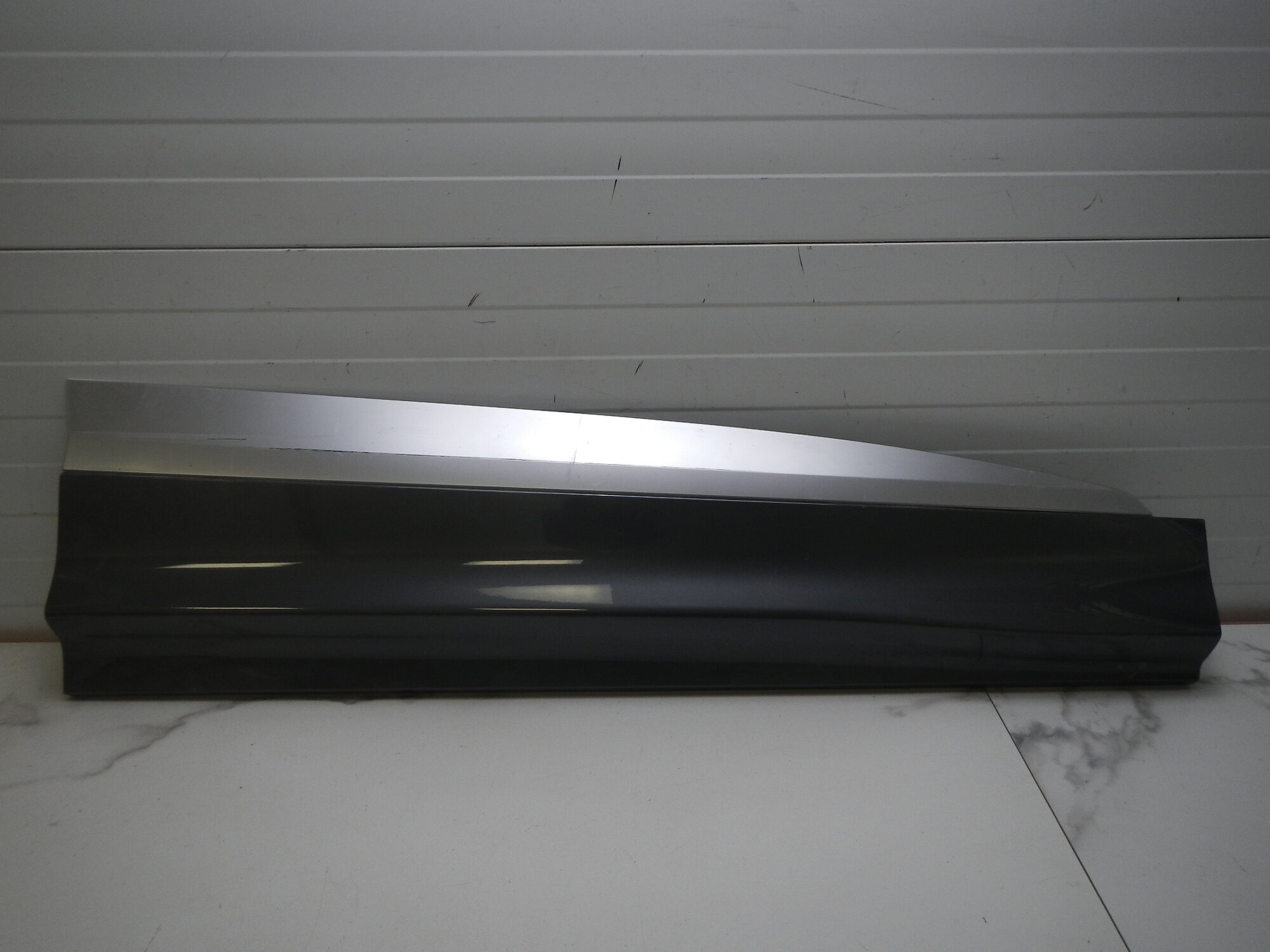 Б/У Молдинг двери передней правой, Audi (Ауди)-Q6 (22-) AUDI Q6 (22-) обклеено пленкой Царапины. 632601 VAG арт. 4CG853960