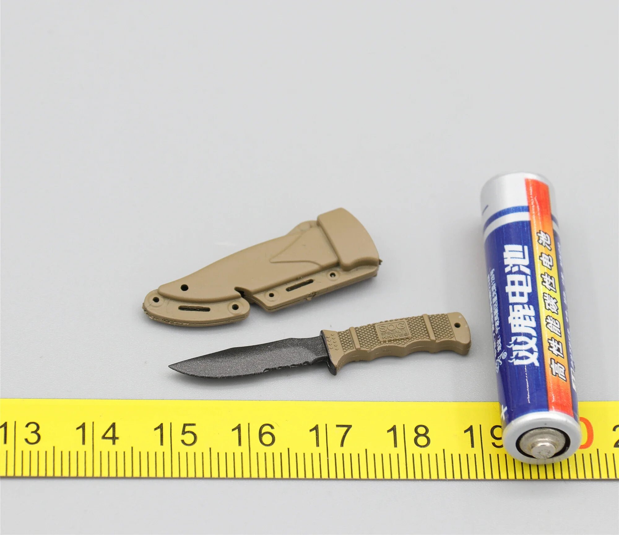 Модель солдата ножа M028 1/6