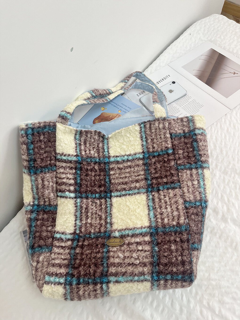 2024 Осень Зима Новая Плюшевая Сумка Вертикальная Полосатая Тканевая Сумка Британская Клетчатая Сумка Через Плечо Большая Вместимость Реверсивный Рюкзак