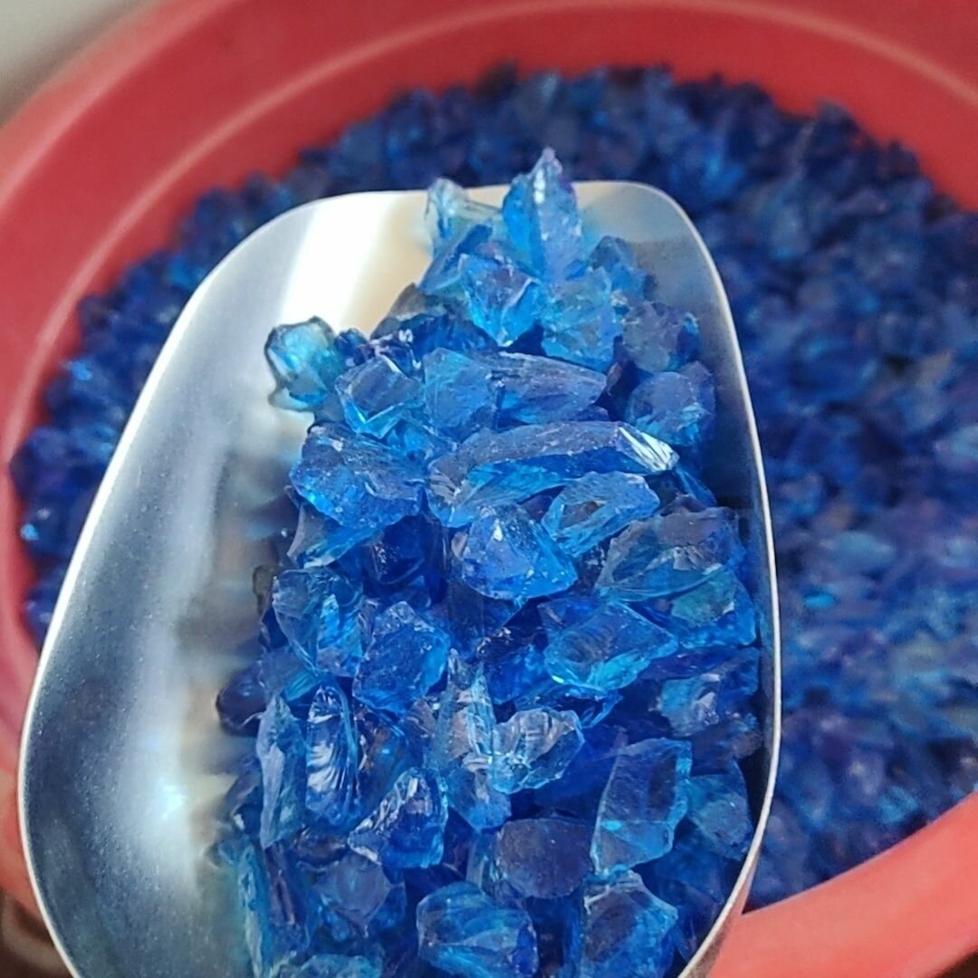 Нерегулярный стеклянный песок, прозрачные натуральные цветные стеклянные частицы, стеклянный гравий, стеклянные блоки для аквариума и ландшафтного дизайна