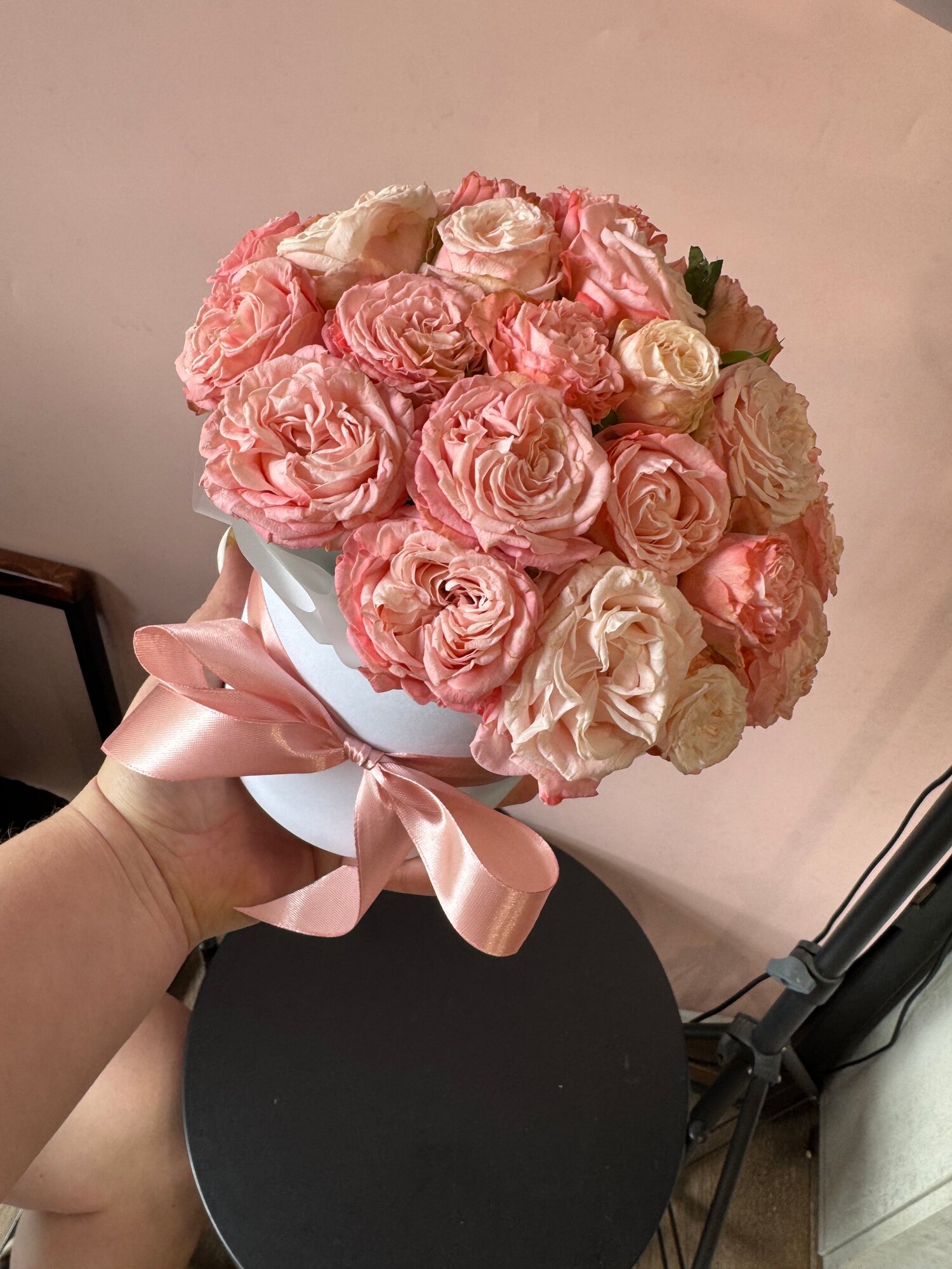 Коробочка с пионовидной розой Pionova Flowers, прекрасный букет из кустовых роз в коробке