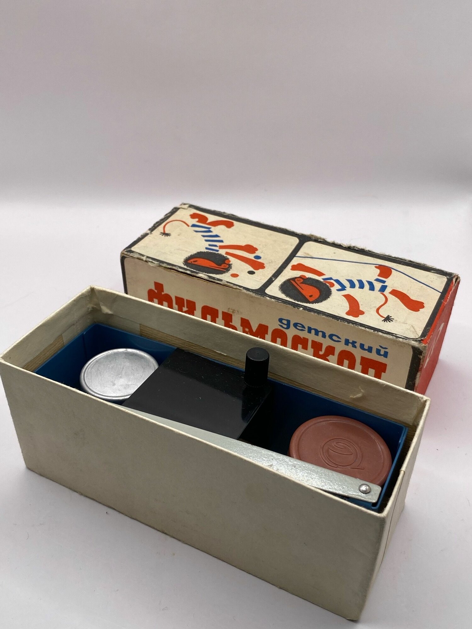 Фильмоскоп "Детский" Ленинград. СССР. В родной коробке. С паспортом. 2 бабины в подарок.