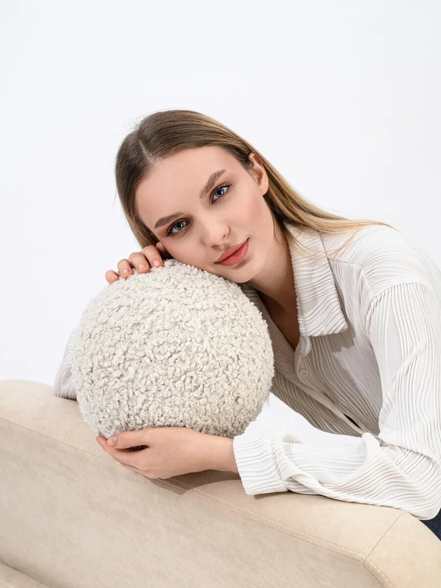 Подушка шар KamicoHome, искусственный мех, круглая, декоративная, 23см