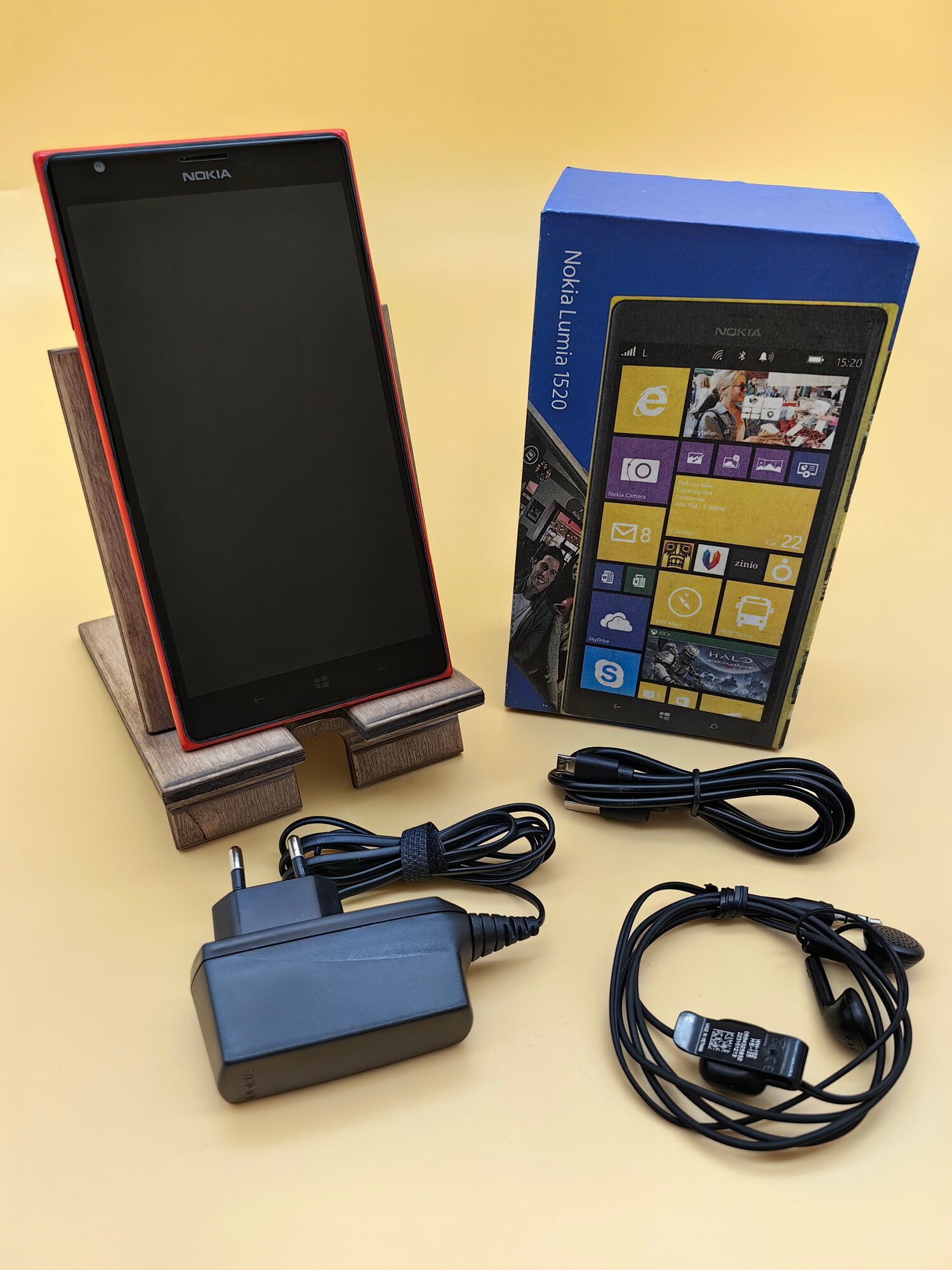 Мобильный раритетный телефон ретро Nokia Lumia 1520, Красный