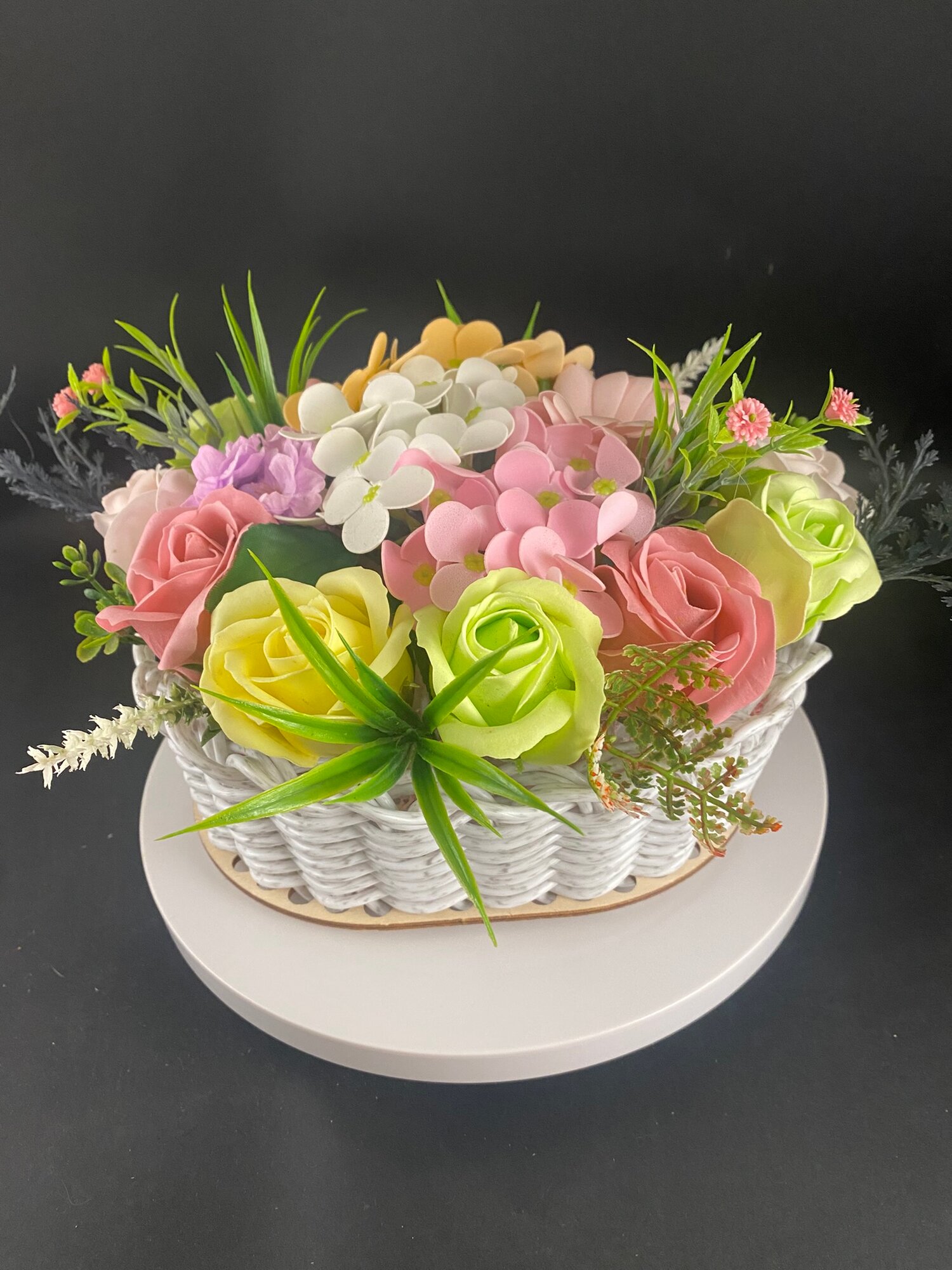 Букет мыльных цветов, цветы из мыла в корзине из ротанга, подарок женщине, 1 сентября, учителю