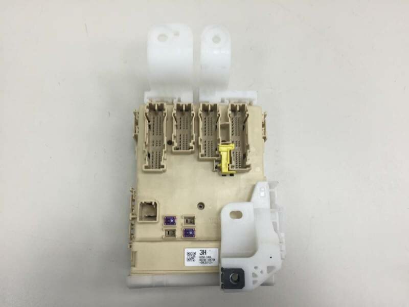 Блок предохранителей Toyota Corolla E180 2013