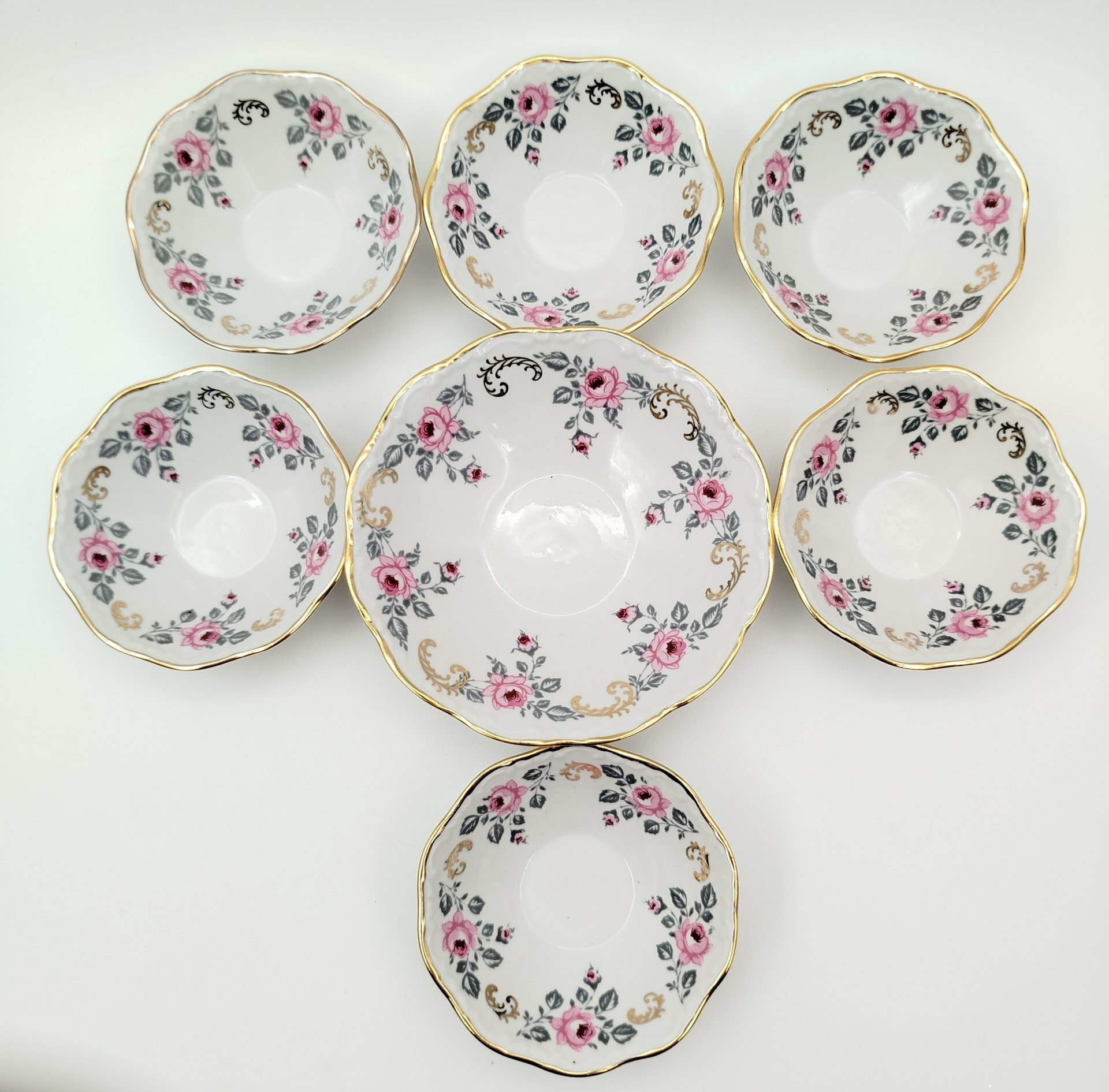 Набор из 7-ми розеток (пиал), украшенных изображением роз, фарфор, деколь