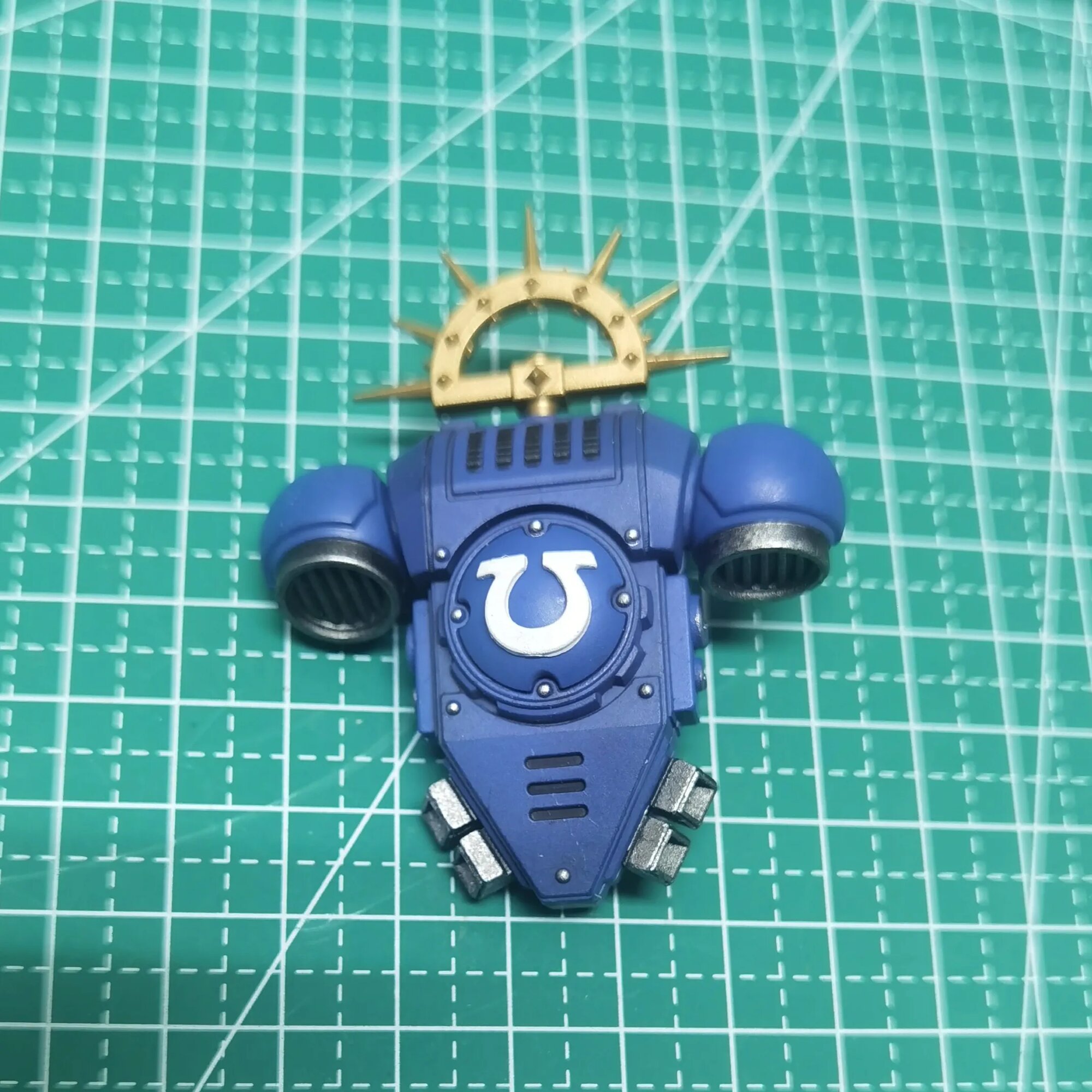 Аксессуары: Фигурки JOYTOY Warhammer 1/18, Ультрамарин Торвалд с мечом, щитом Синий, Toy Accessory 7